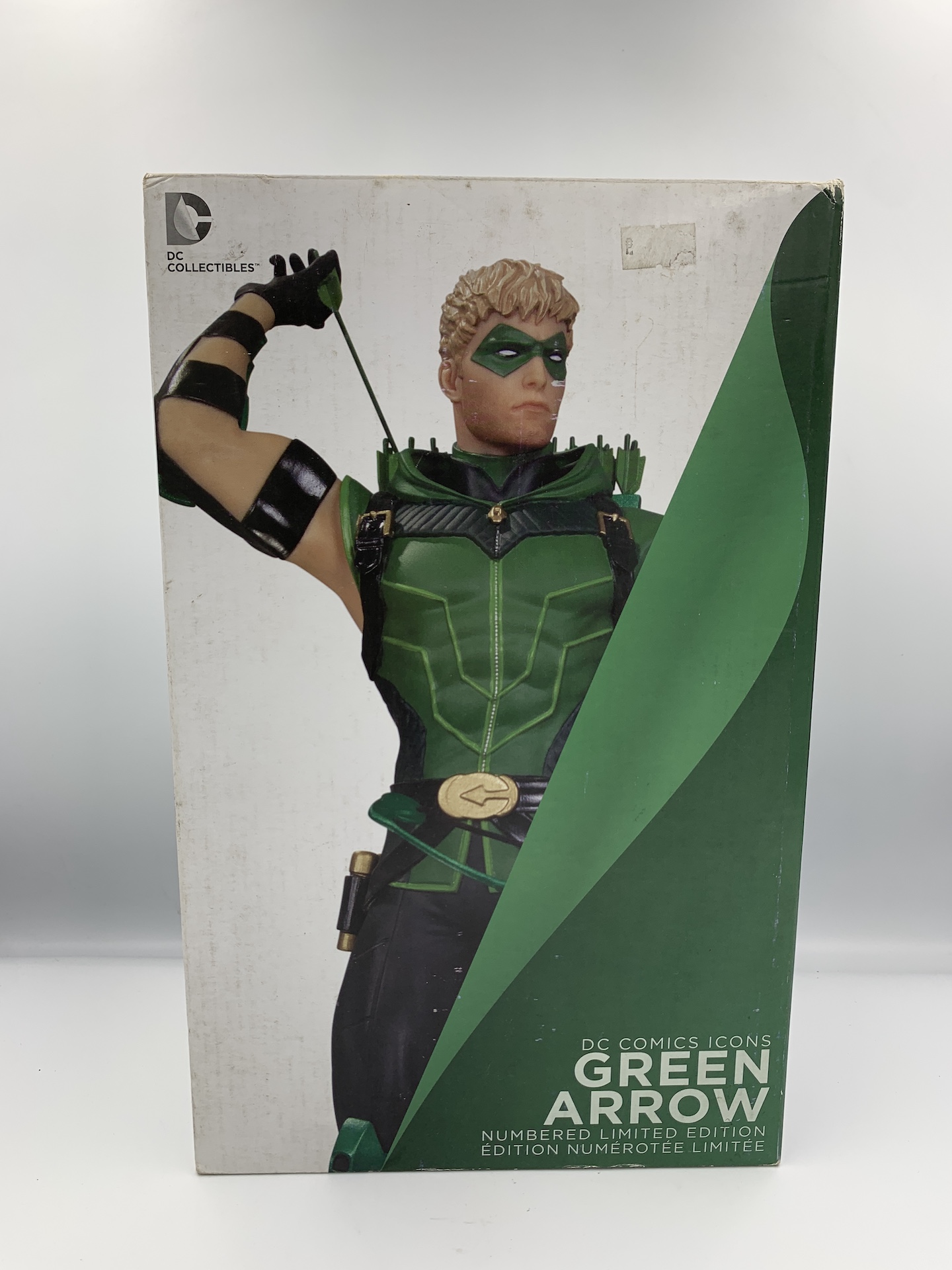 DC COMICS ICONS Green Arrow Statue 1/6 scale | Lazada PH