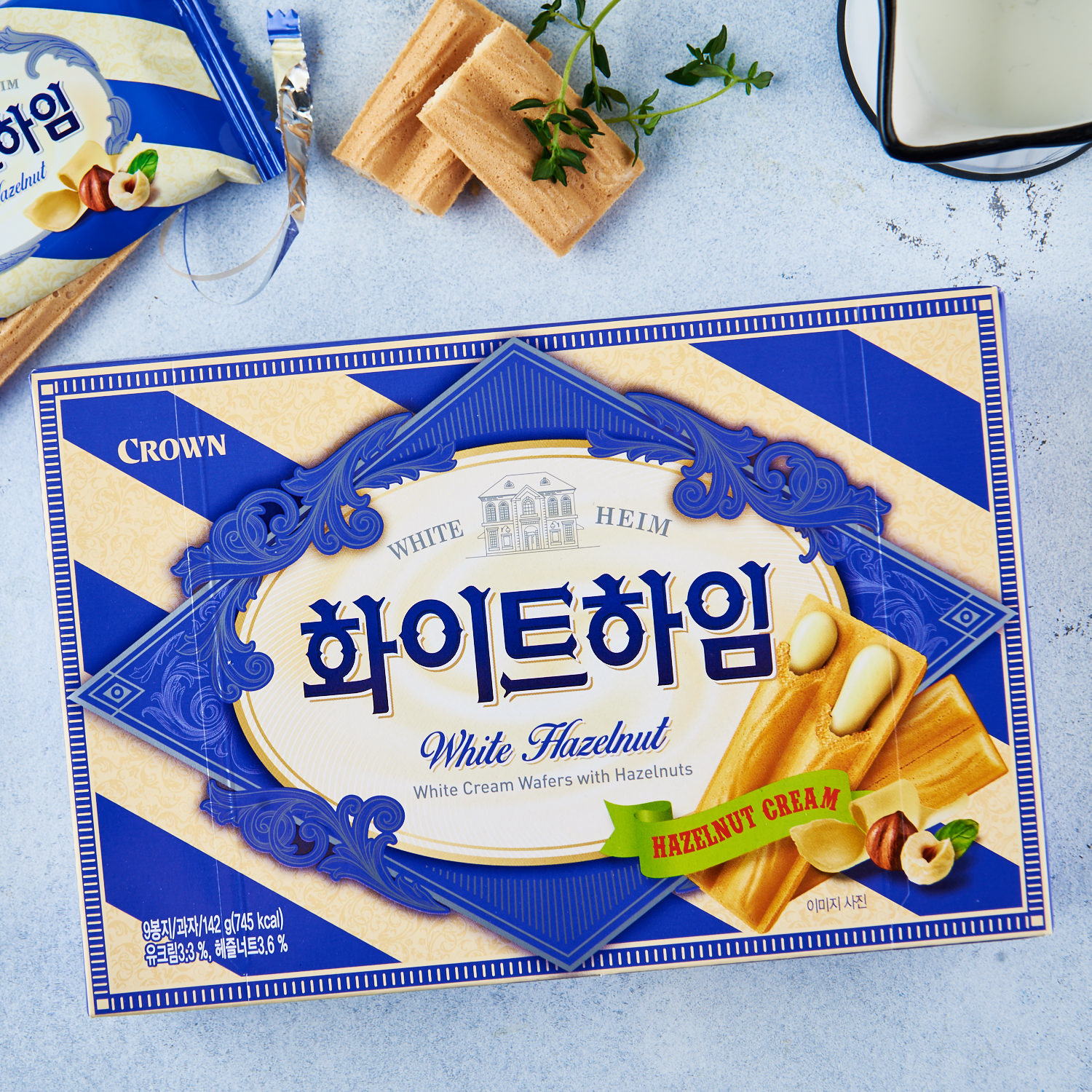 Crown Choco Heim White Heim (White Cream & Hazelnuts) (18pcs pack) 142g ...