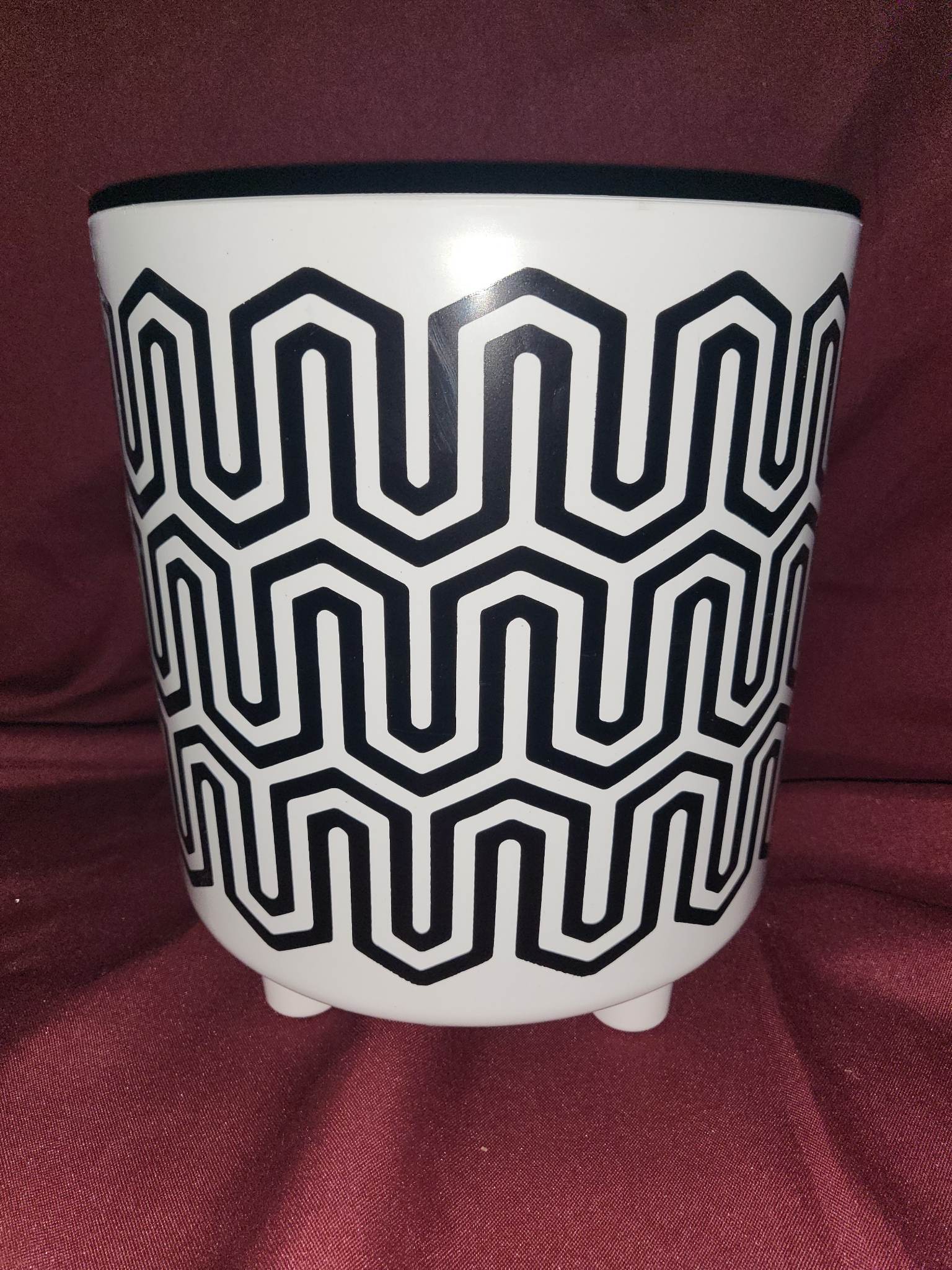 Big pots for plants with elegant & aesthetic design / printed paso ...