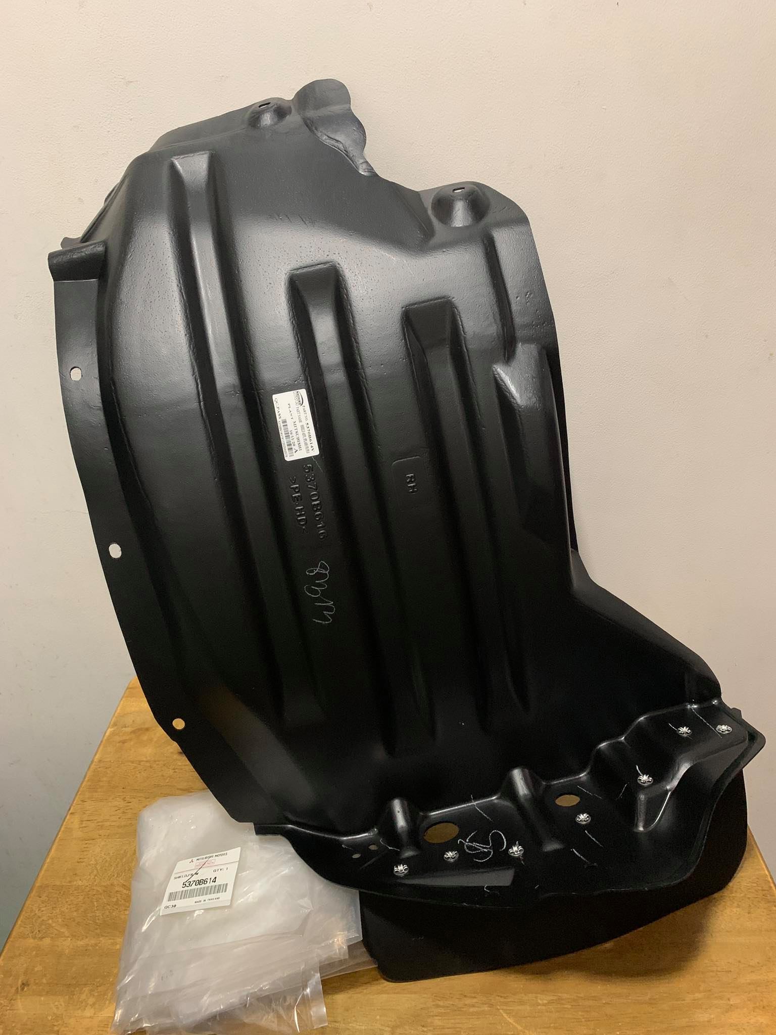 Mitsubishi Montero 2016 - 2019 Fender Liner RH - 5370B614 | Lazada PH