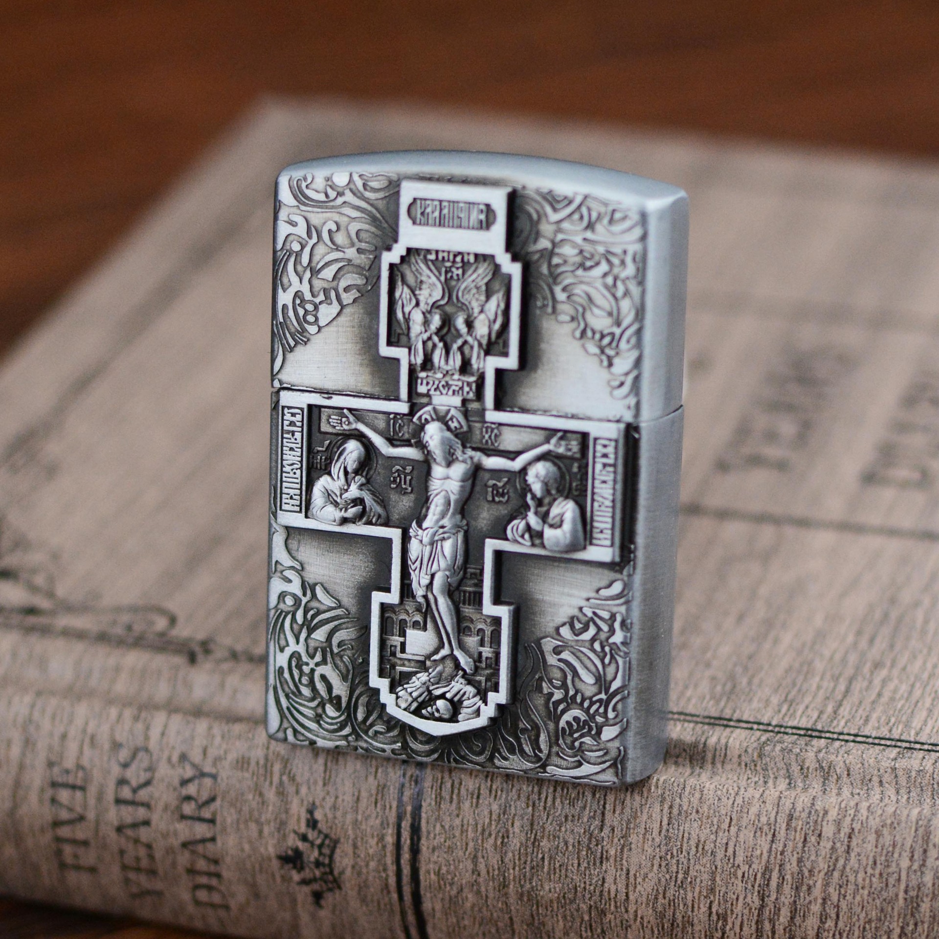 FAMILIFE Cross Design Lighter Refillable and Adjustable Flame Lighter ...