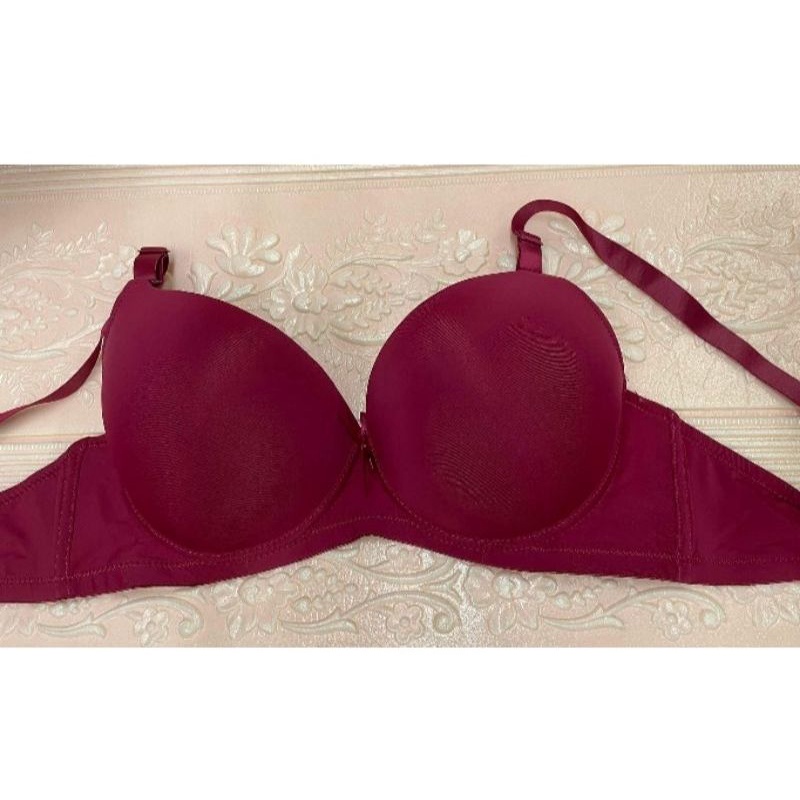 Hot sale Triumph plus size bra with wire onhand sizes 40,42,44,46 cap B ...