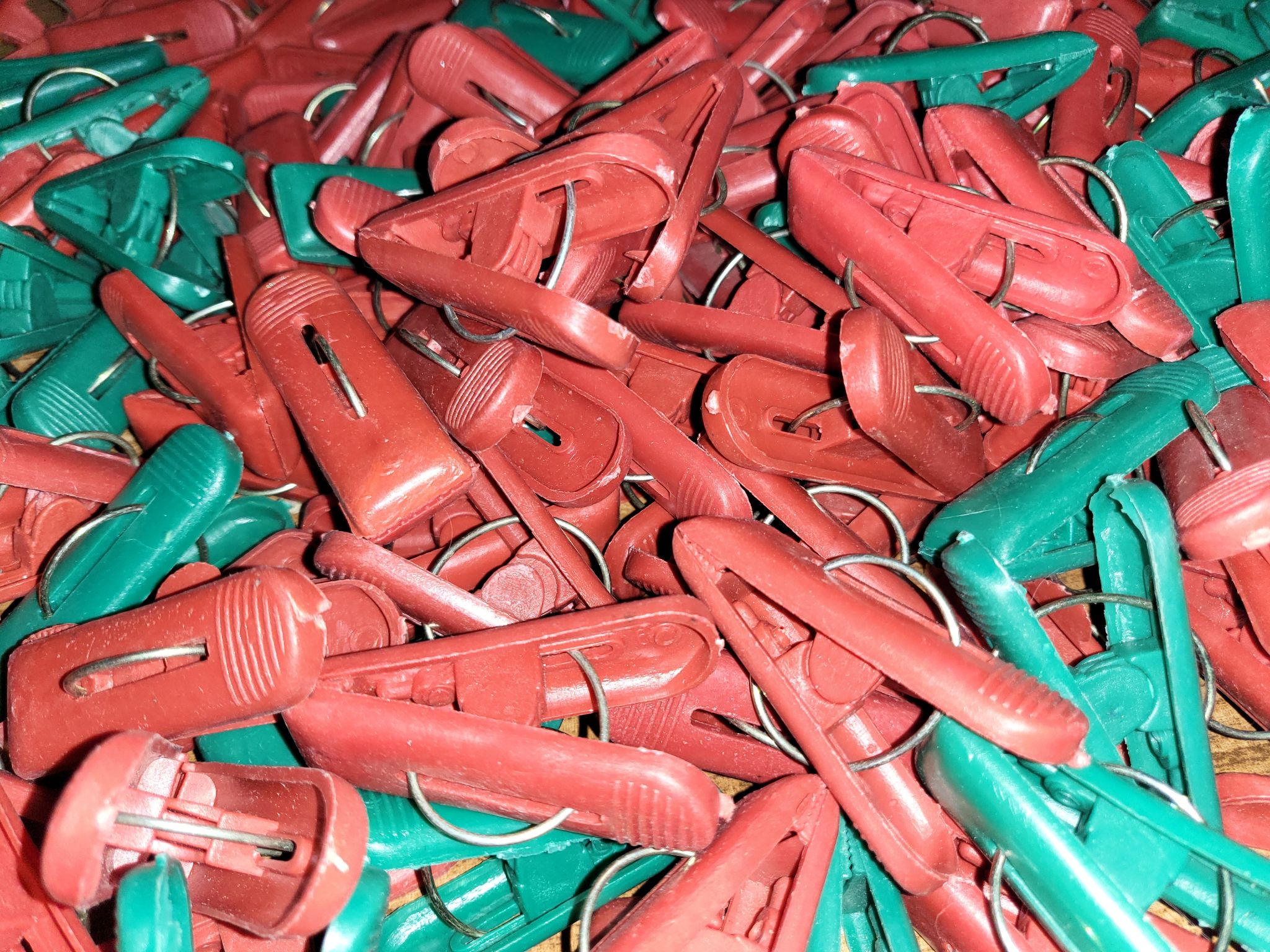 high quality & heavy duty jumbo laundry clips / sipit / ipitan / hanger / cloth pegs / sold per ...