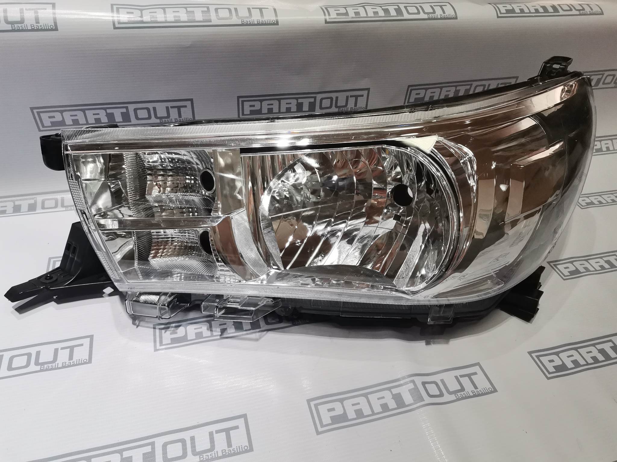 SALE TOYOTA HILUX REVO HEADLIGHT HEADLAMP 2015-2020 | Lazada PH