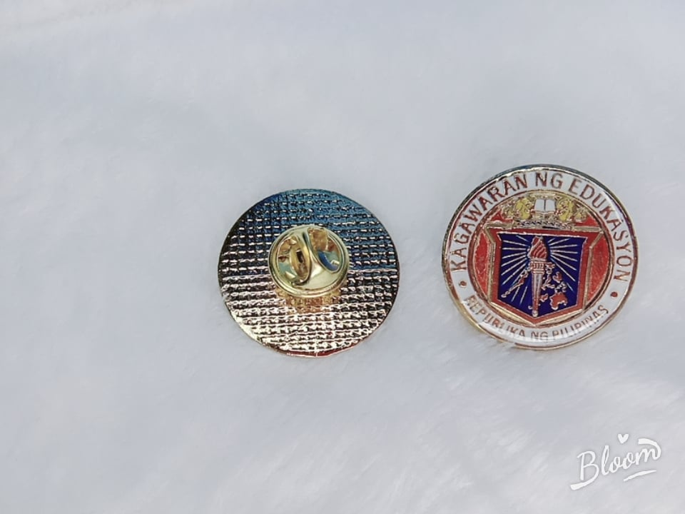 Proffessional flag pin dep ed pin with own box | Lazada PH