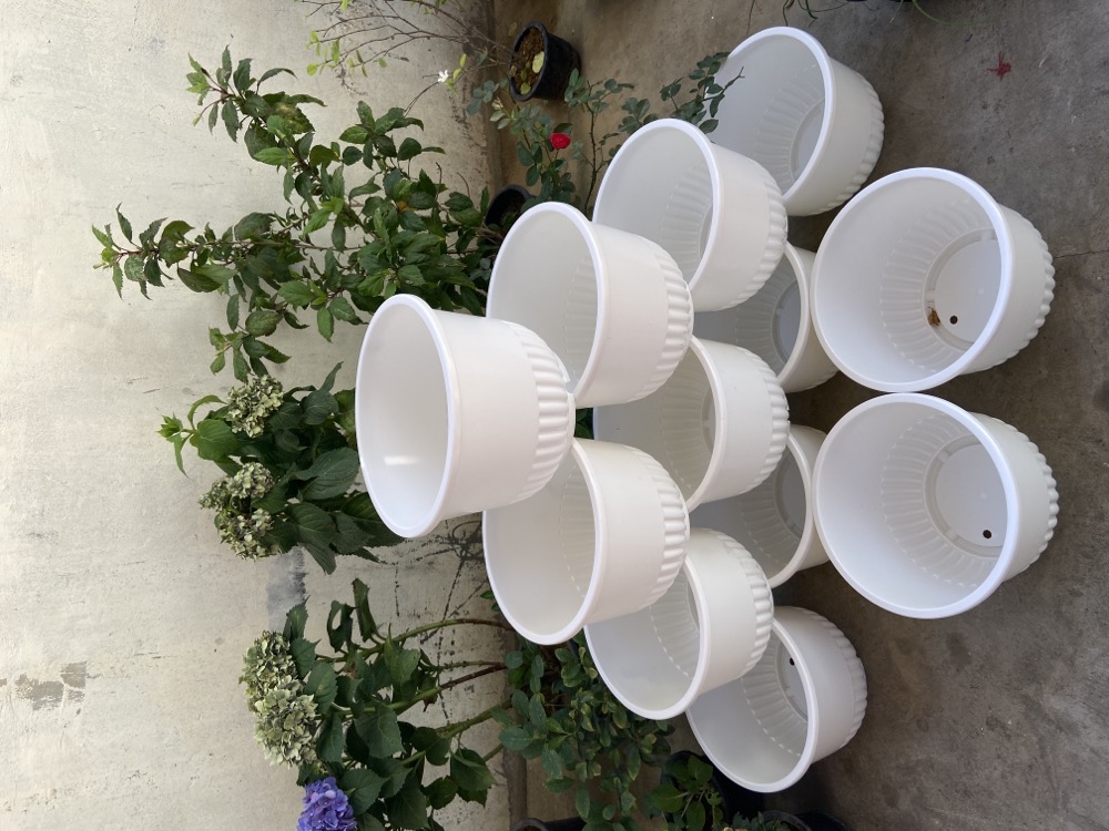 LHK 12pcs 11"x7" Plastic Flower Pots Outdoor Garden Planters/ROUND ...
