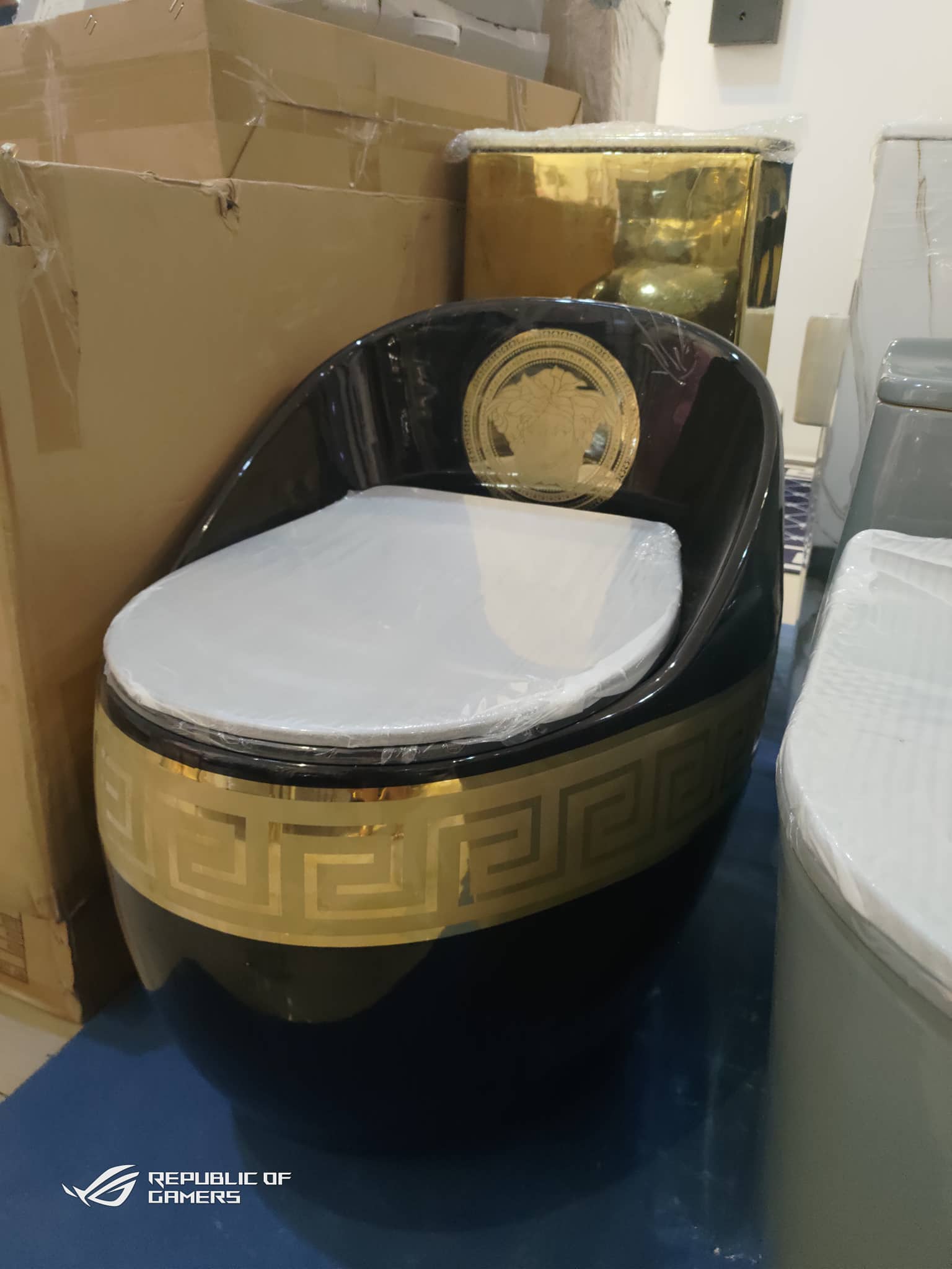 Toilet Black Golden Versace Hanging Sanitary Ware Siphon Washdown ...
