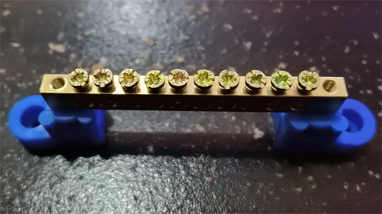 Terminal Block With Copper Grounding Terminal For Protective