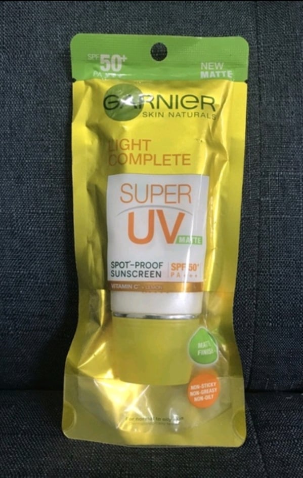 GARNIER Light Complete Super UV Matte Brightening Sunscreen SPF50+ PA ...
