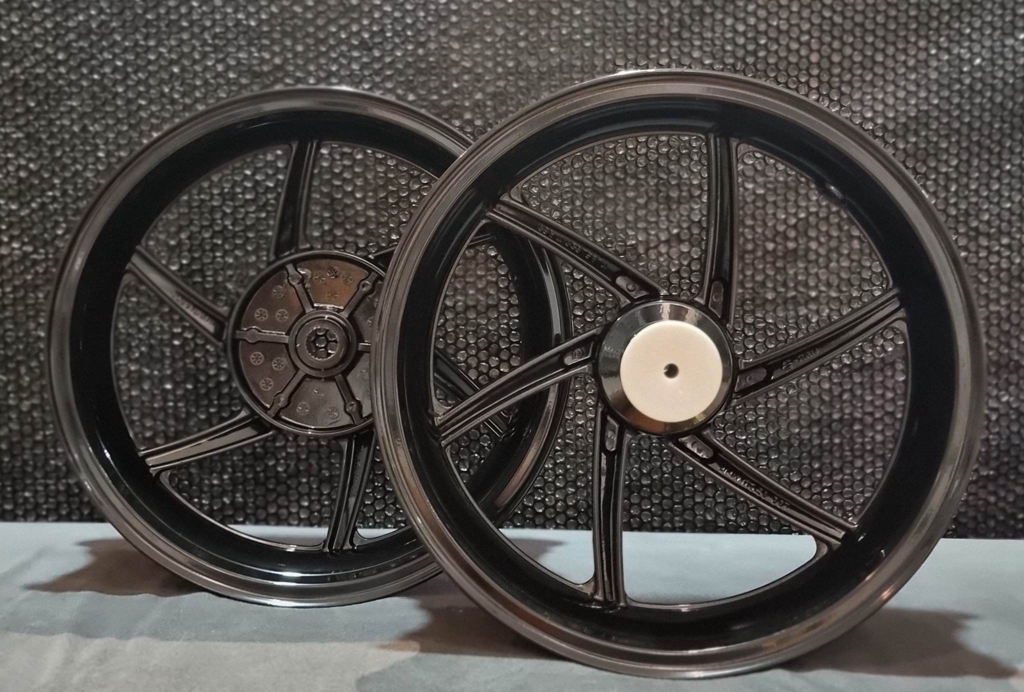 HONDA ADV 150 GREN MAGS SIZE 14'S | Lazada PH