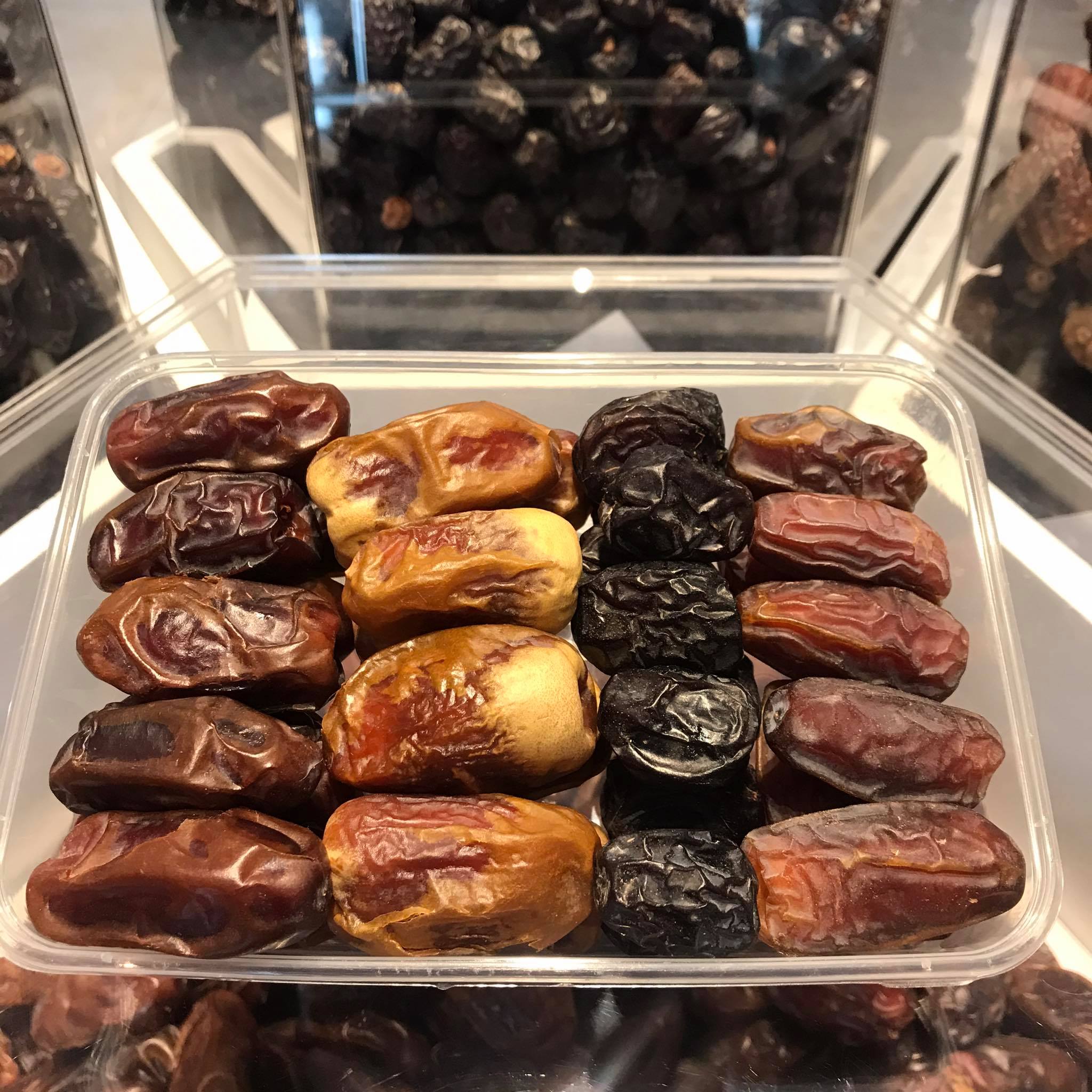 4 varieties of dates fruit 500grams(Ajwa, kadrawi ,Sagai, sheshi) in a ...