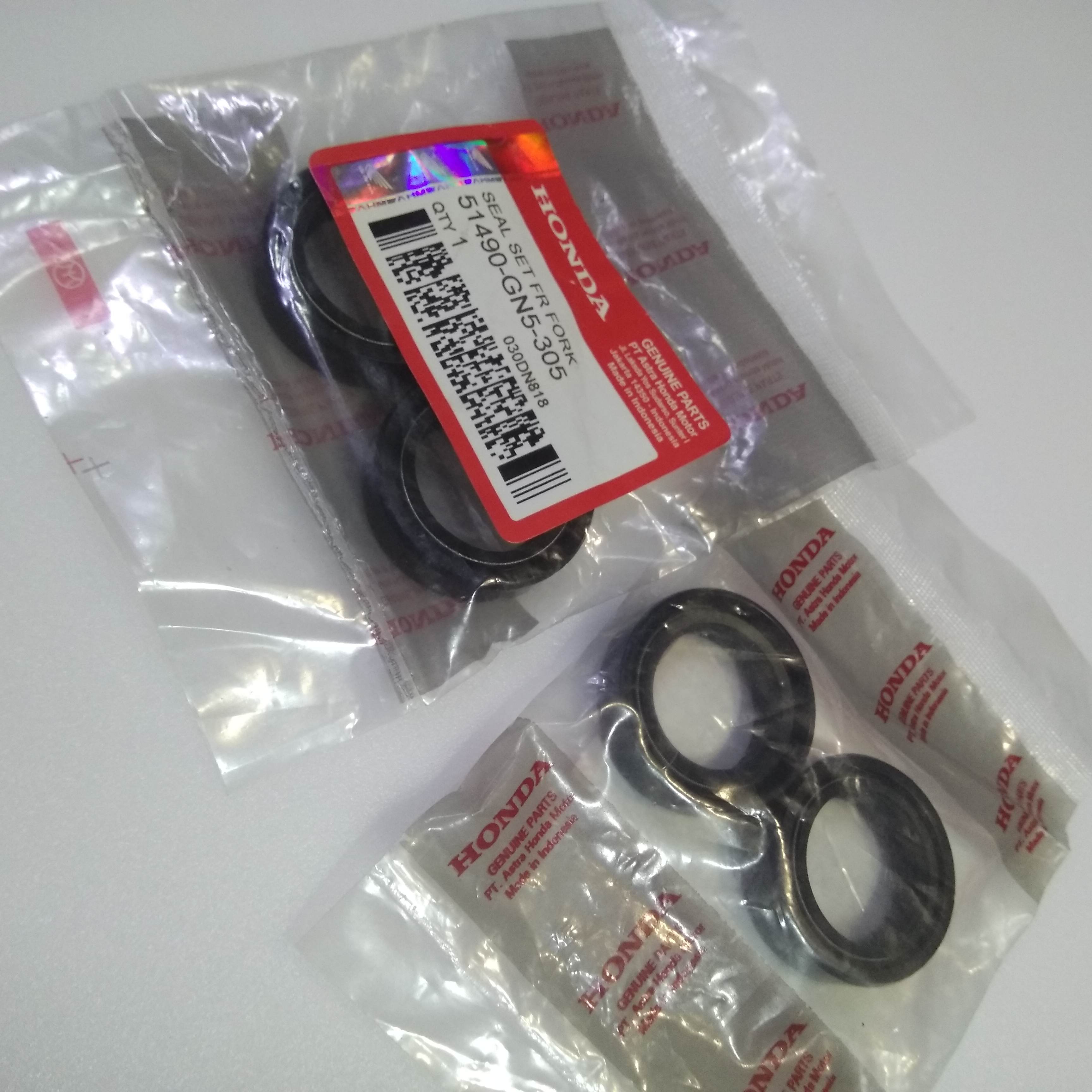 Genuine Honda Oil Seal 2x Front Fork - Click V1 V2 Beat Fi Carb Wave ...