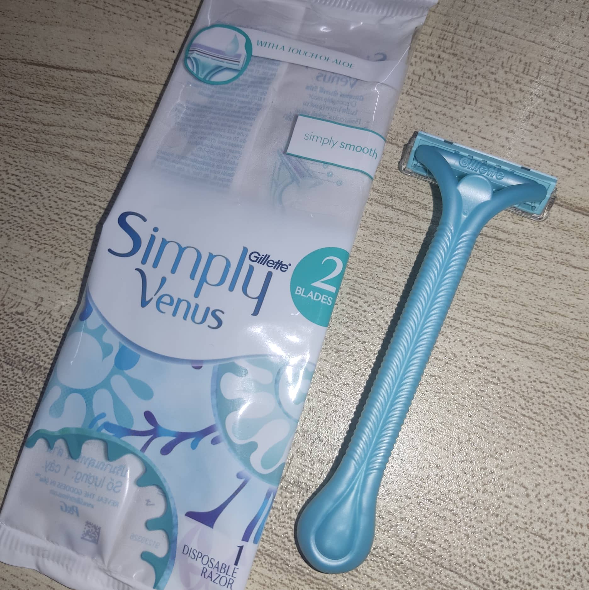 Gillette Simply Venus 2 Blade Disposable Razor Shave With A Touch of ...