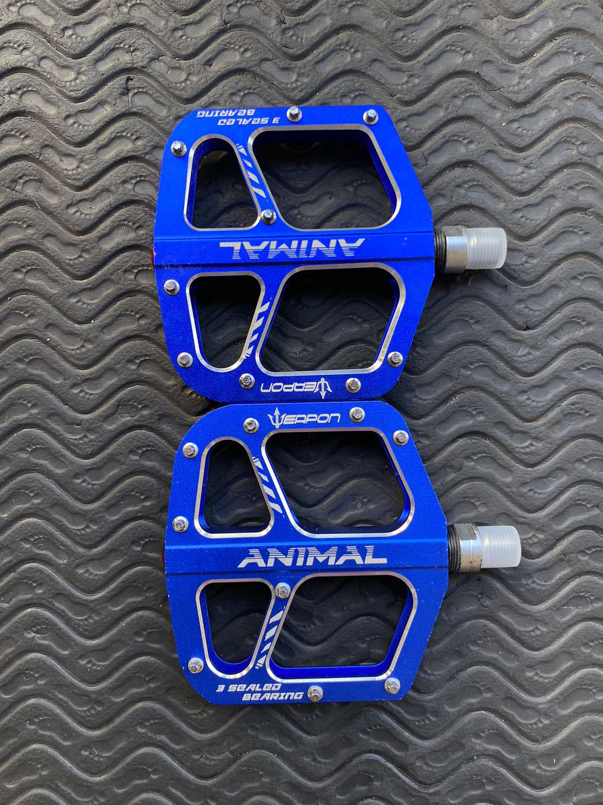 WEAPON ANIMAL FLAT PEDALS SEALED BEARING | Lazada PH