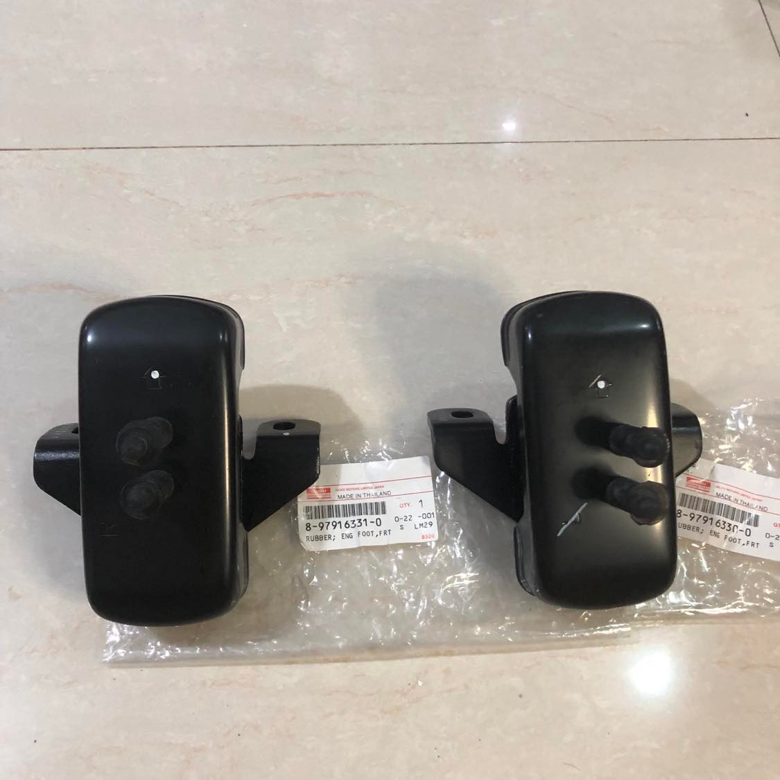 ORIGINAL ISUZU ENGINE SUPPORT FOR ISUZU CROSSWIND (2 PIECES RUBBER ENG ...