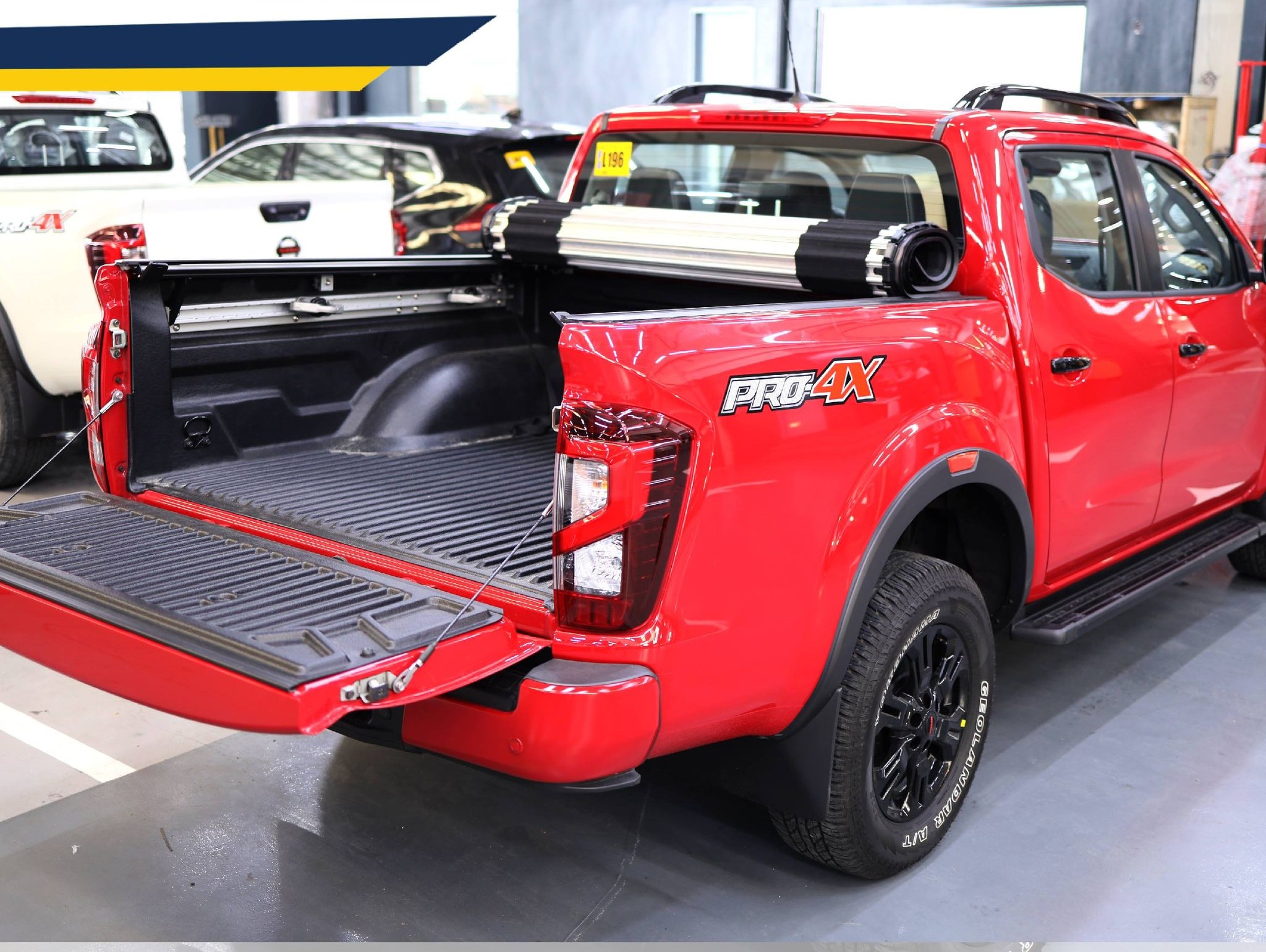 Der Armor Revolver pick up bed cover for nissan navara 2015-2023 water ...