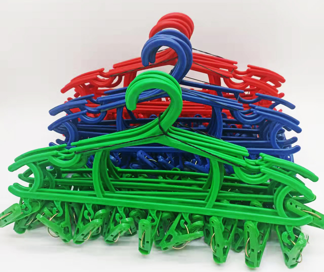 PLASTIC CLOTHES HANGER WITH CLIP CLASS-A Sold per bundle (6pcs) | Lazada PH