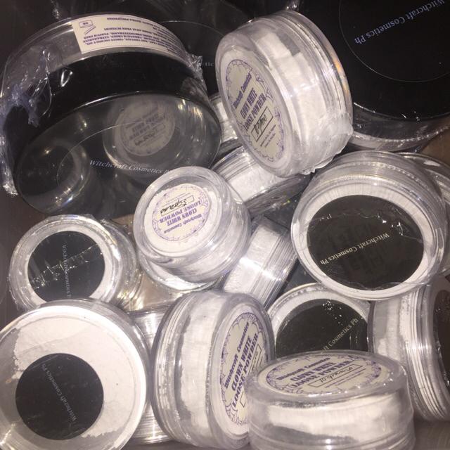 CLOWN WHITE MATTE EXTREME WHITE OPAQUE LOOSE FACE POWDER CLOWN WHITE ...