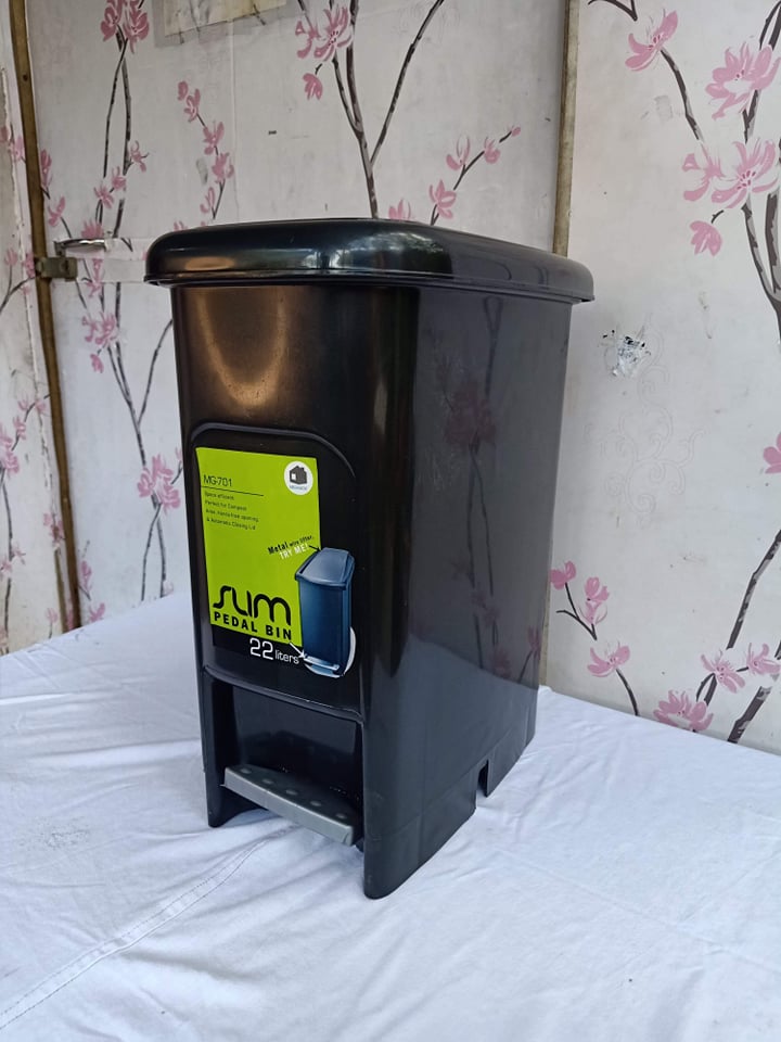 MEGABOX SLIM PEDAL TRASH BIN 22LITERS Size: L 39.0cm x W 24.5cm x H 44 ...