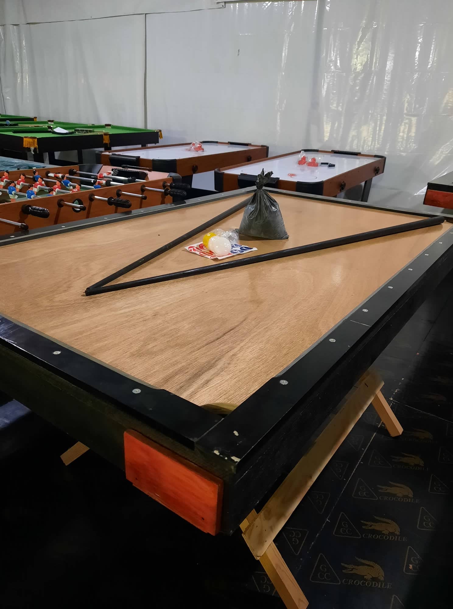 3x5ft Pool Table with pool tako, pichas at borax / pool poolan with ...