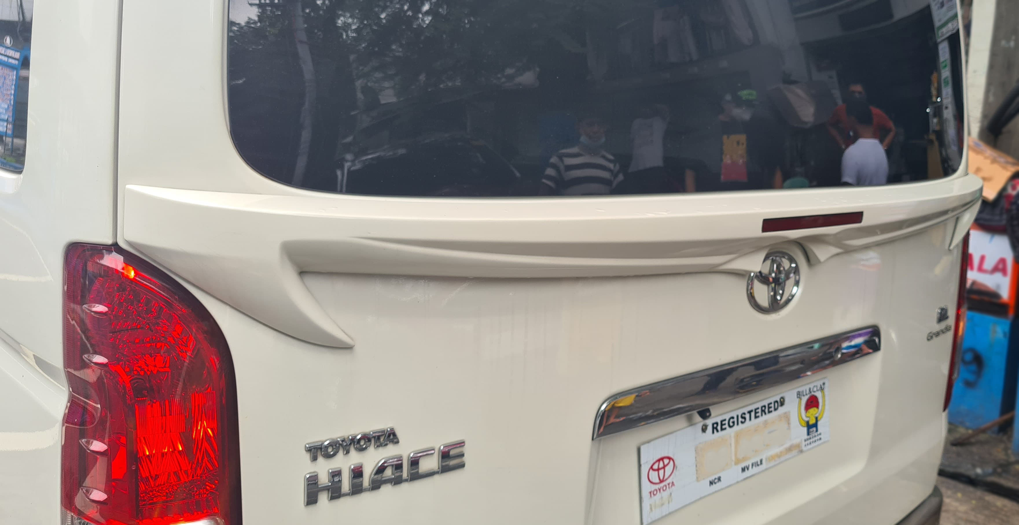 Toyota Hiace Back Door Spoiler With 3rd Brake Light | Lazada PH