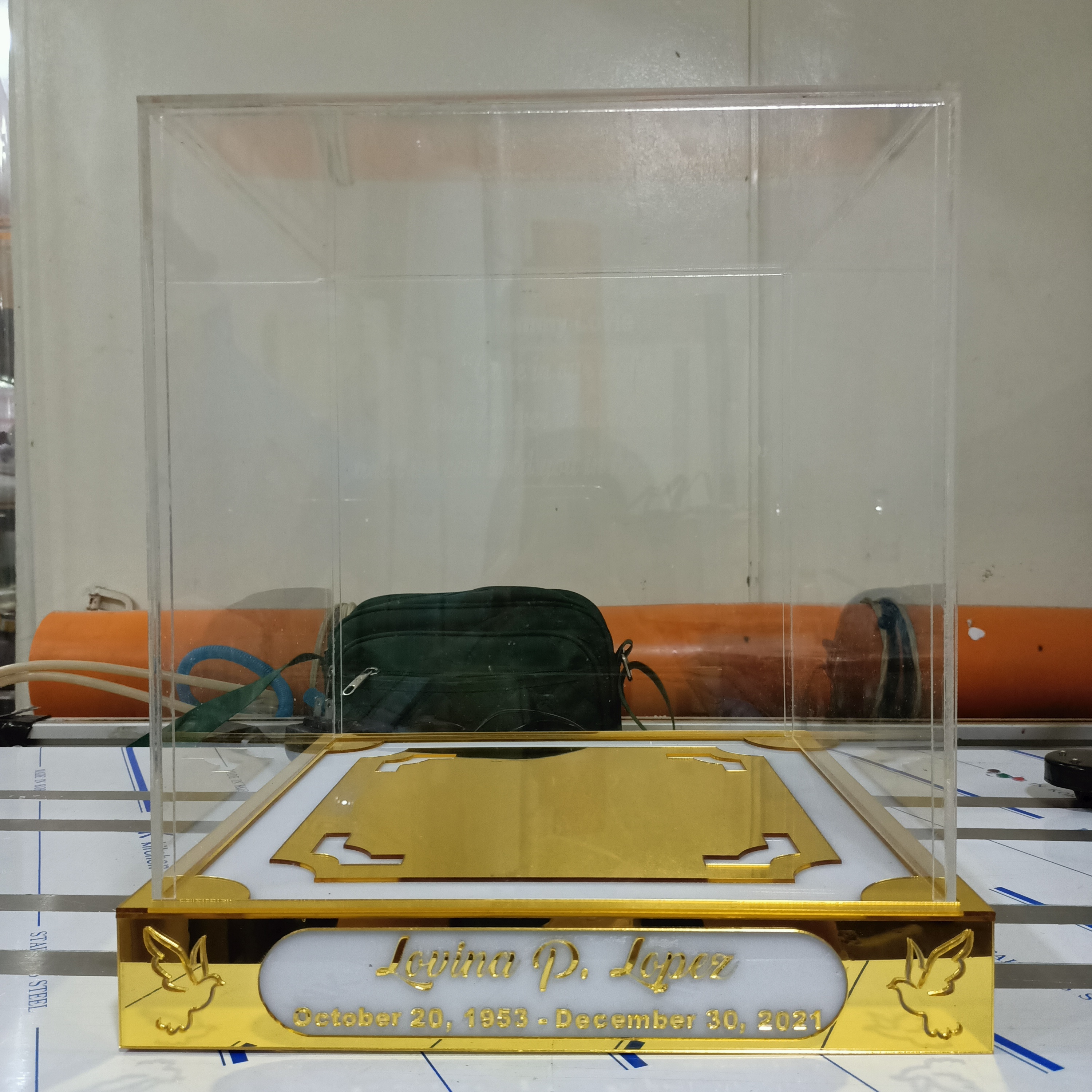 ACRYLIC URN BOX GOLD BASE WHITE LIGHT | Lazada PH