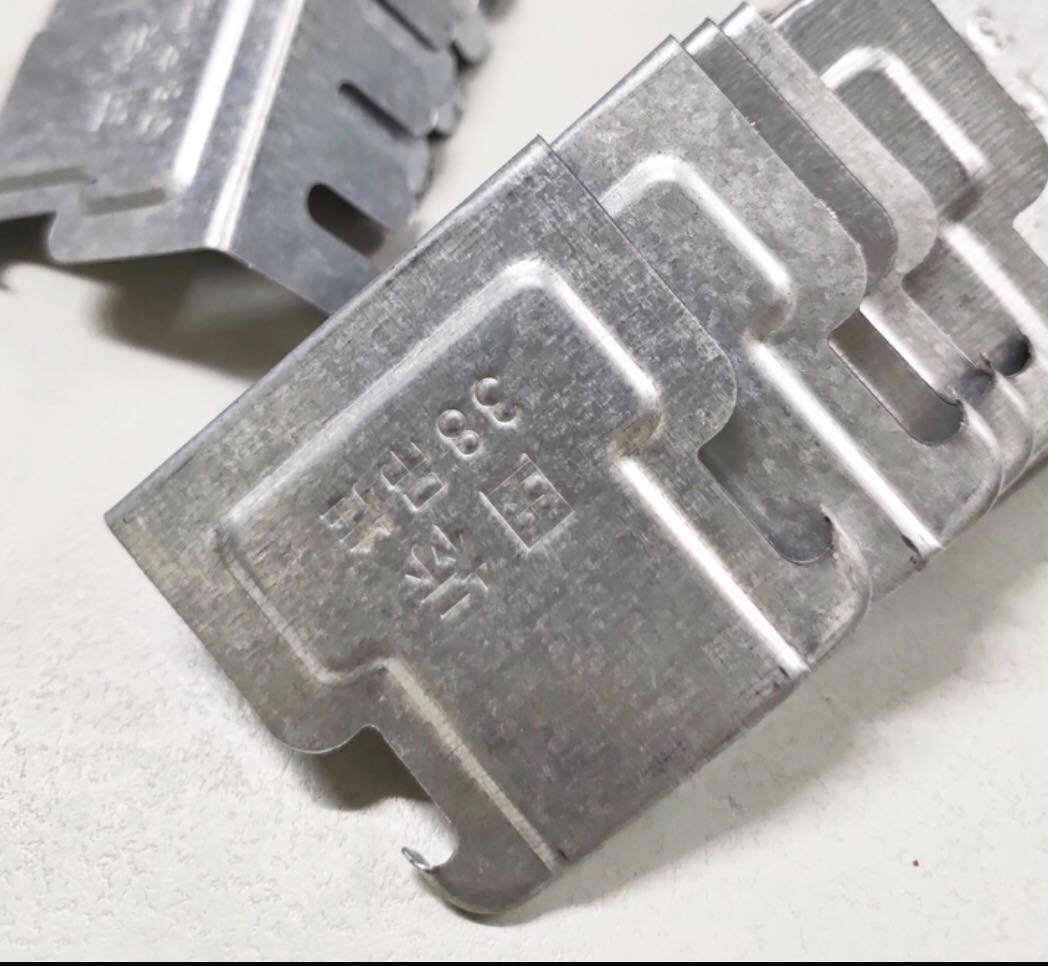 W Clip Metal Furring for Ceiling Metal works (Set of 50/100/300pcs ...