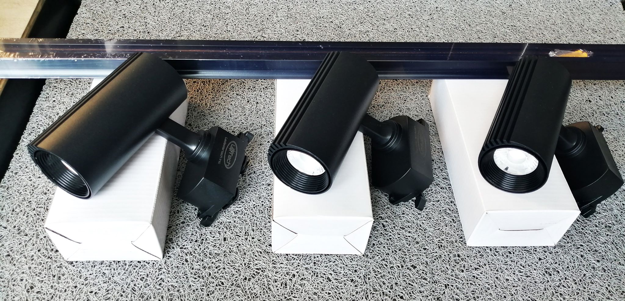 SET! 3 Pieces 12 Watts High Quality Black LED Rail Track Spotlight ...