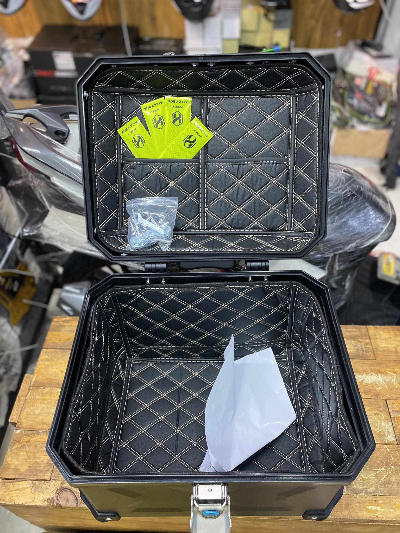 HNJ 45L ABS Plastic SEC 32L Top Box w base plate motobox givi box ...