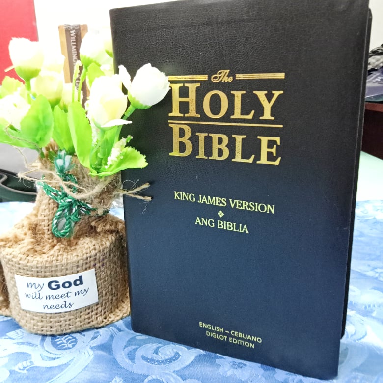 PCBS CEBUANO-ENGLISH DIGLOT VERSION/KING JAMES CEBUANO BIBLE/GOLD EDGE ...