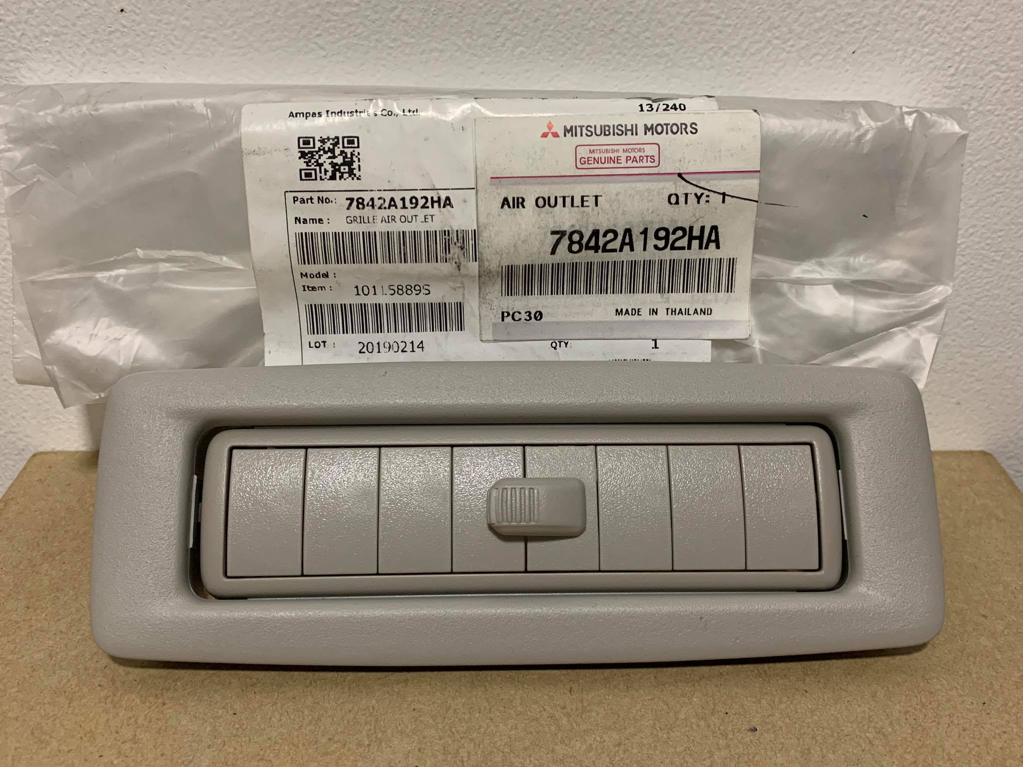 Mitsubishi Montero GT 2016 - 2020 Aircon Outlet Rear Vent - 7842A192HA ...
