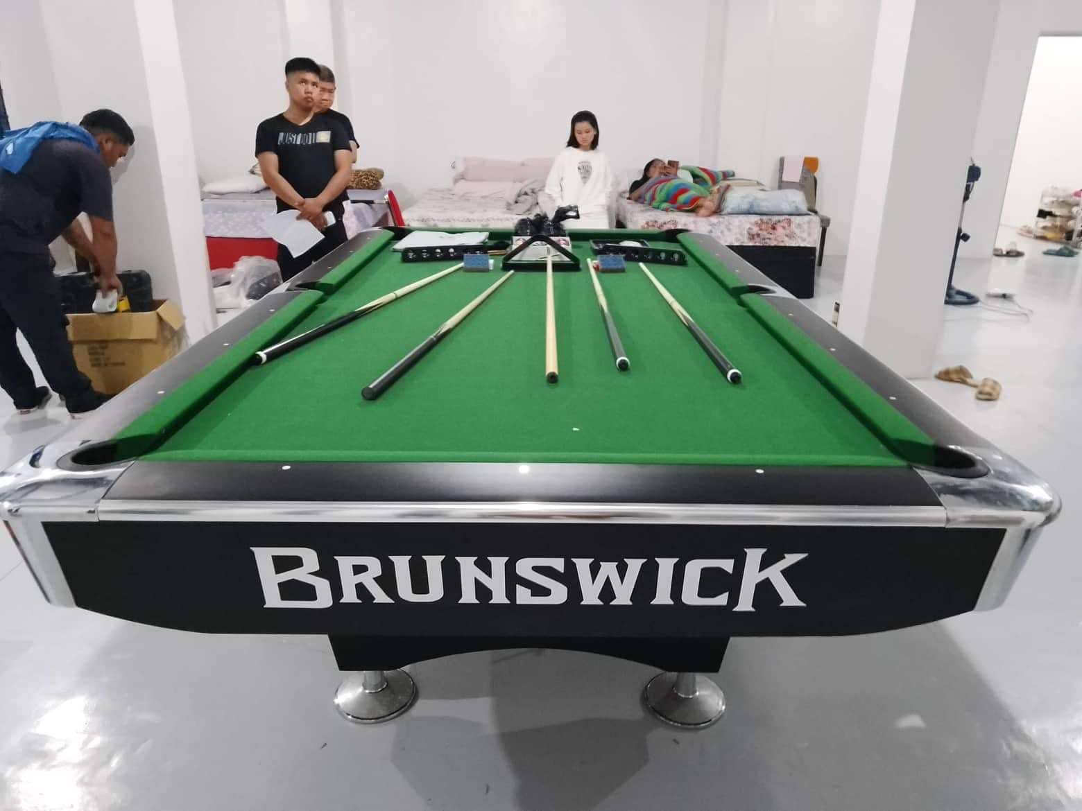 BRUNSWICK BRANDNEW STANDARD BILLIARD TABLE WITH COMPLETE ACCESSORIES ...