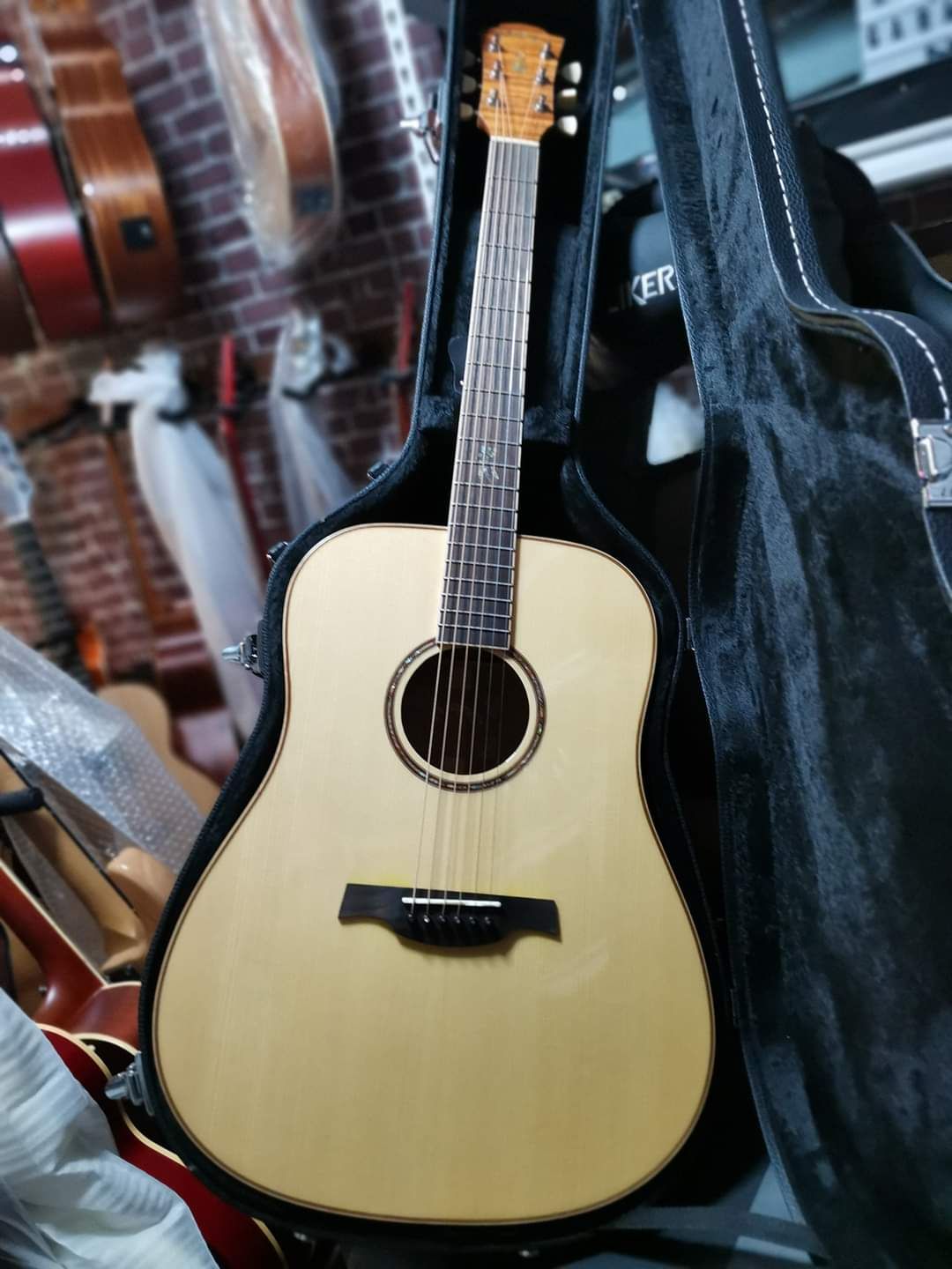 Gcraft acoustic guitar hardcase | Lazada PH