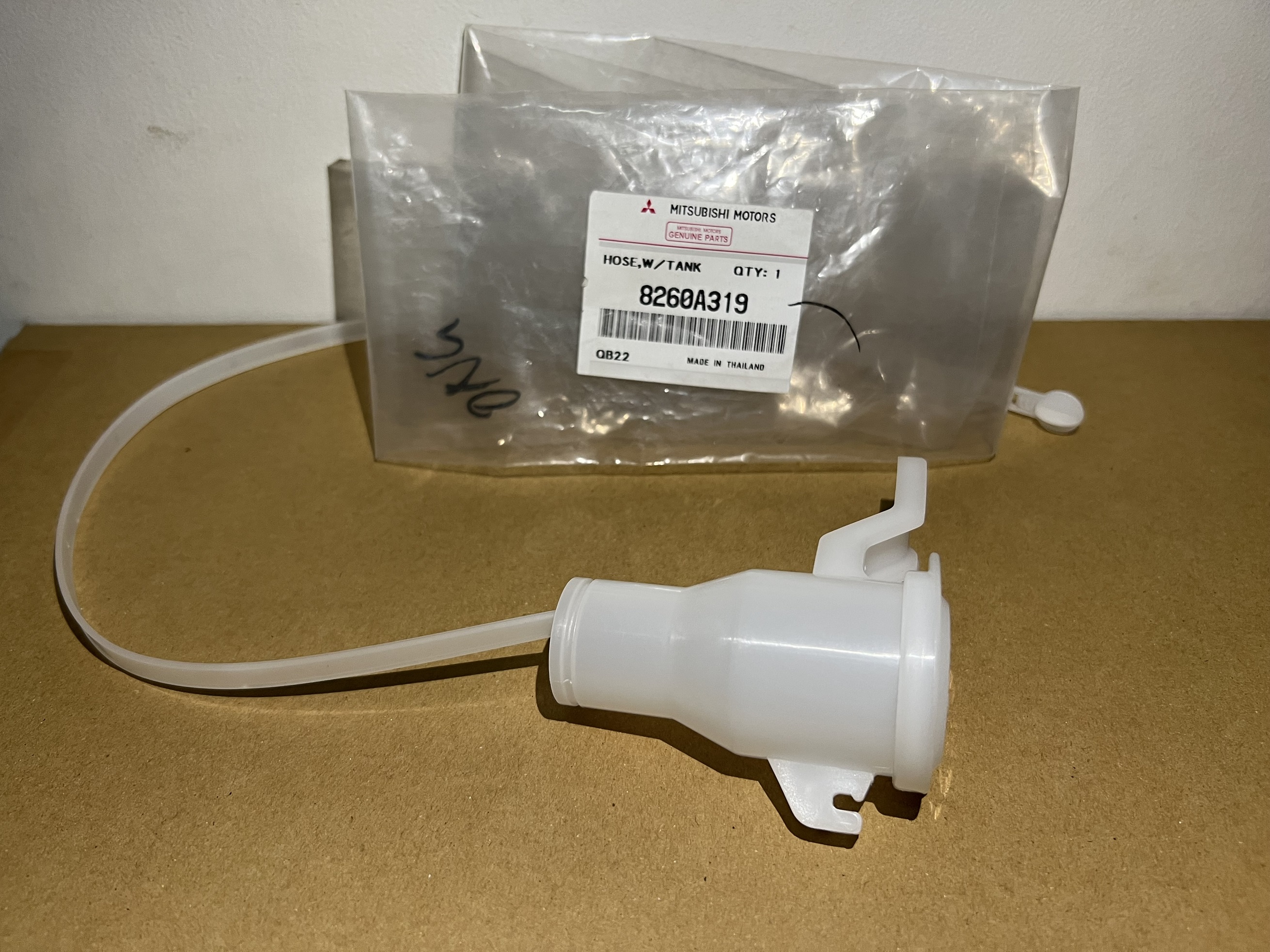 Mitsubishi L200 Triton Strada 2016 - 2018 Windshield Washer Tank Neck ...