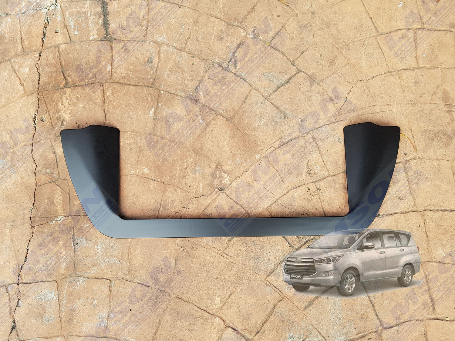 Toyota Innova 2nd Generation 2016 - 2023 License Plate Trim Black ...