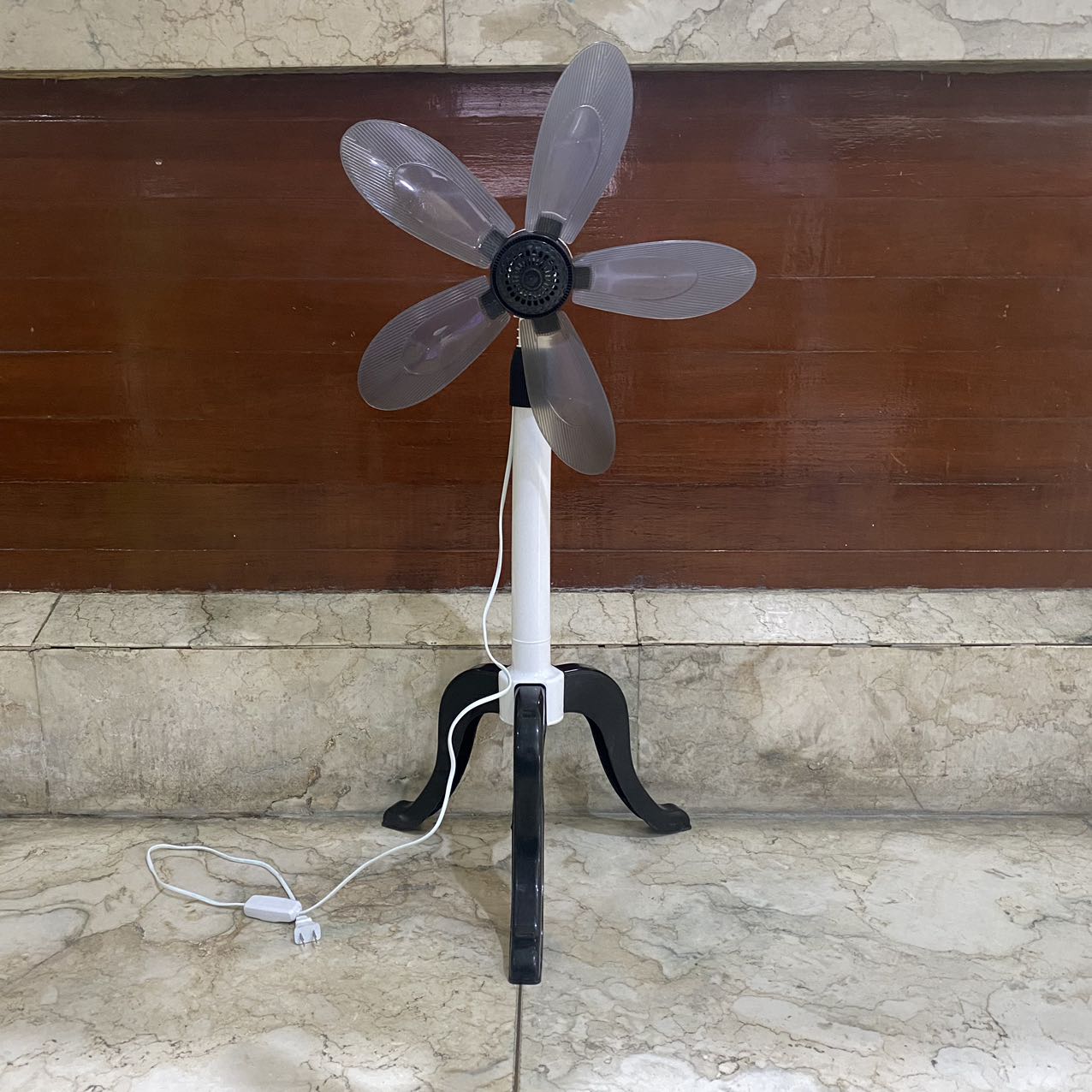 W&C Energy Saver 5 Blades Stand Fan Portable Floor Electric Fan ...