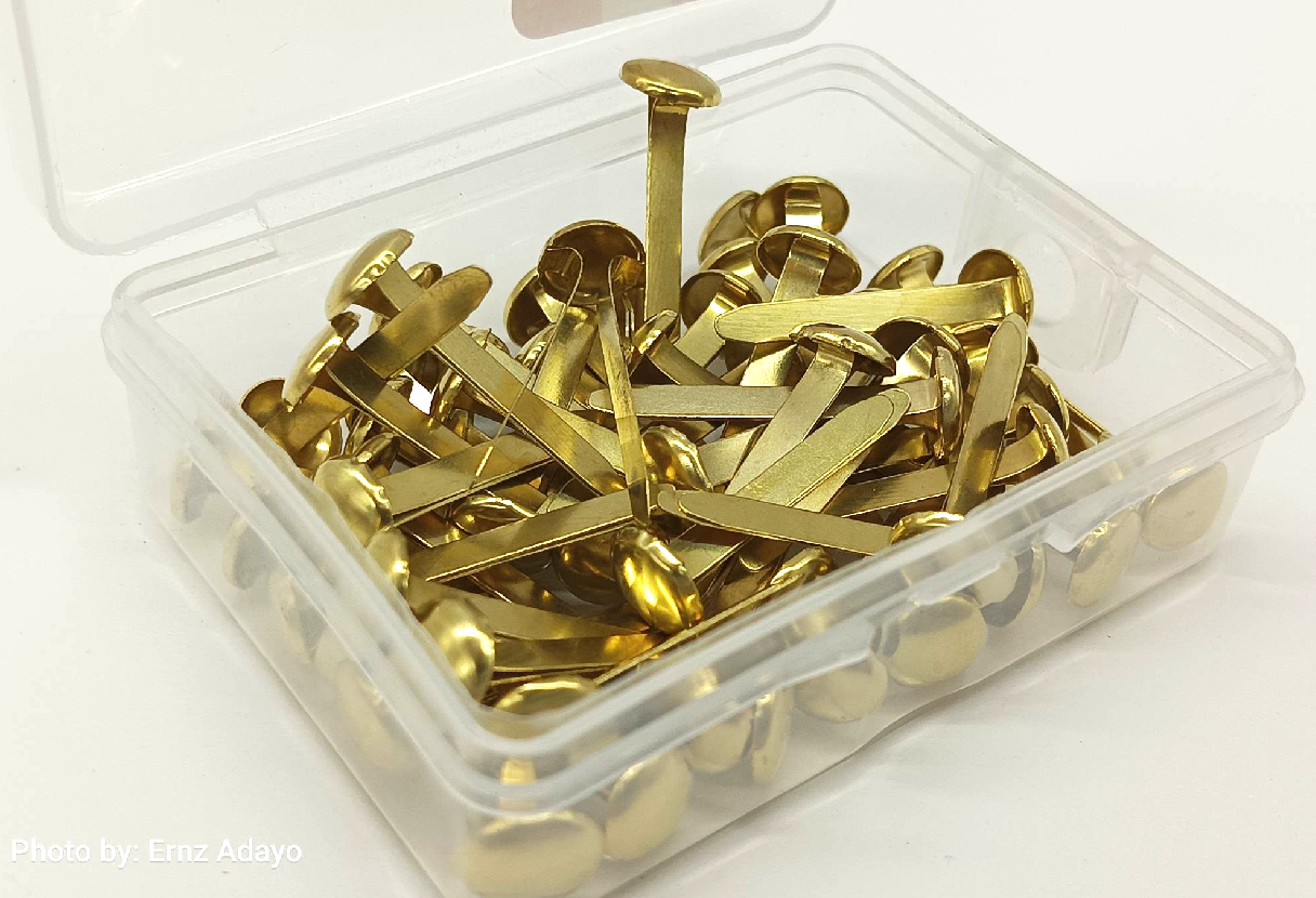 Stationery School and Office Binder Clips paper Clips Thumbtacks ...