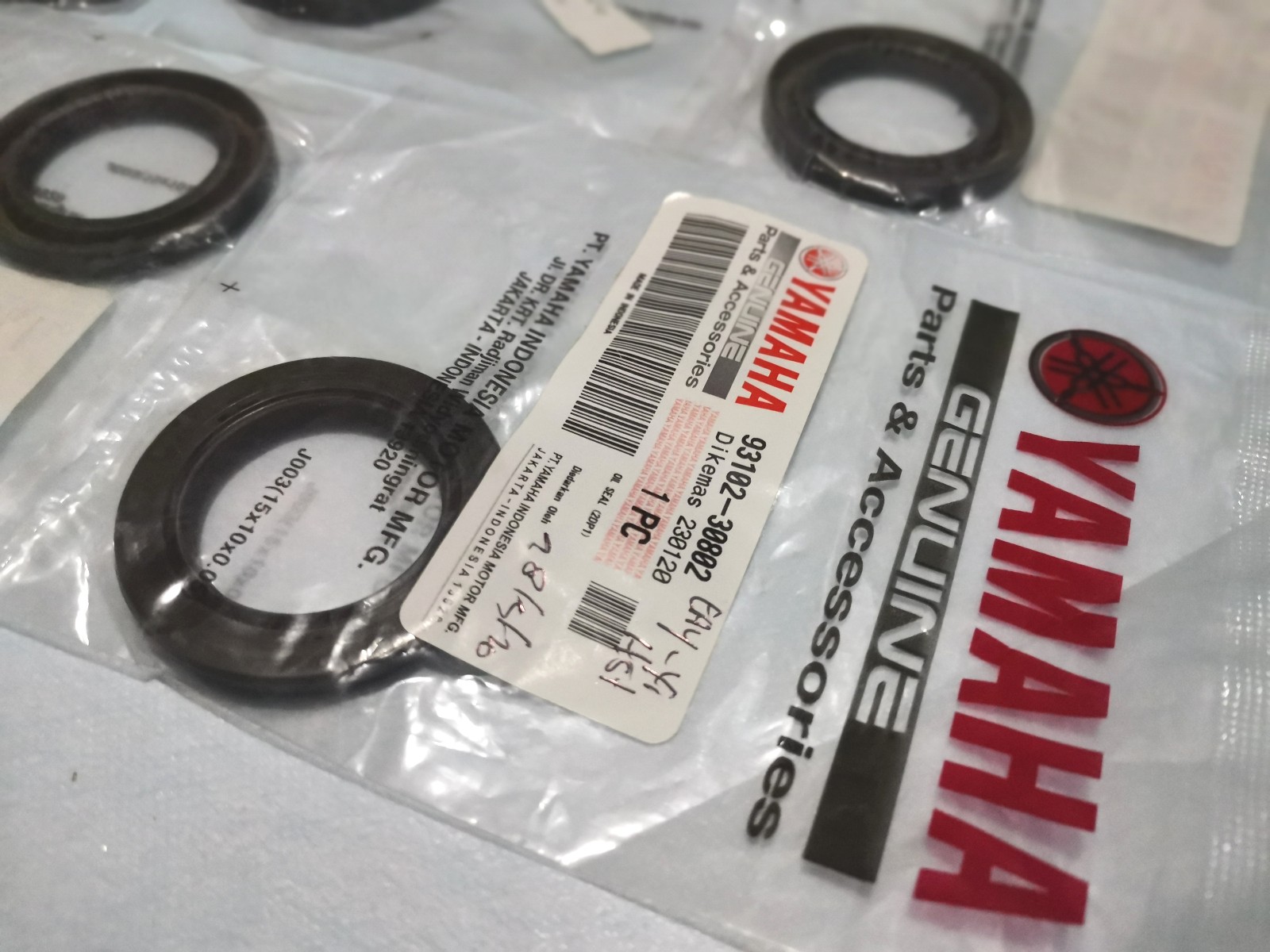 Genuine Yamaha Pully Side Oil Seal 93102-30802 - Nmax V1V2 & Aerox V1V2 ...