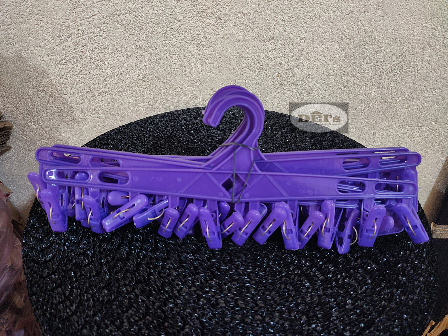 6 pieces Plastic Hanger with 10 Clips Hanger Clips for Small Laundry ...