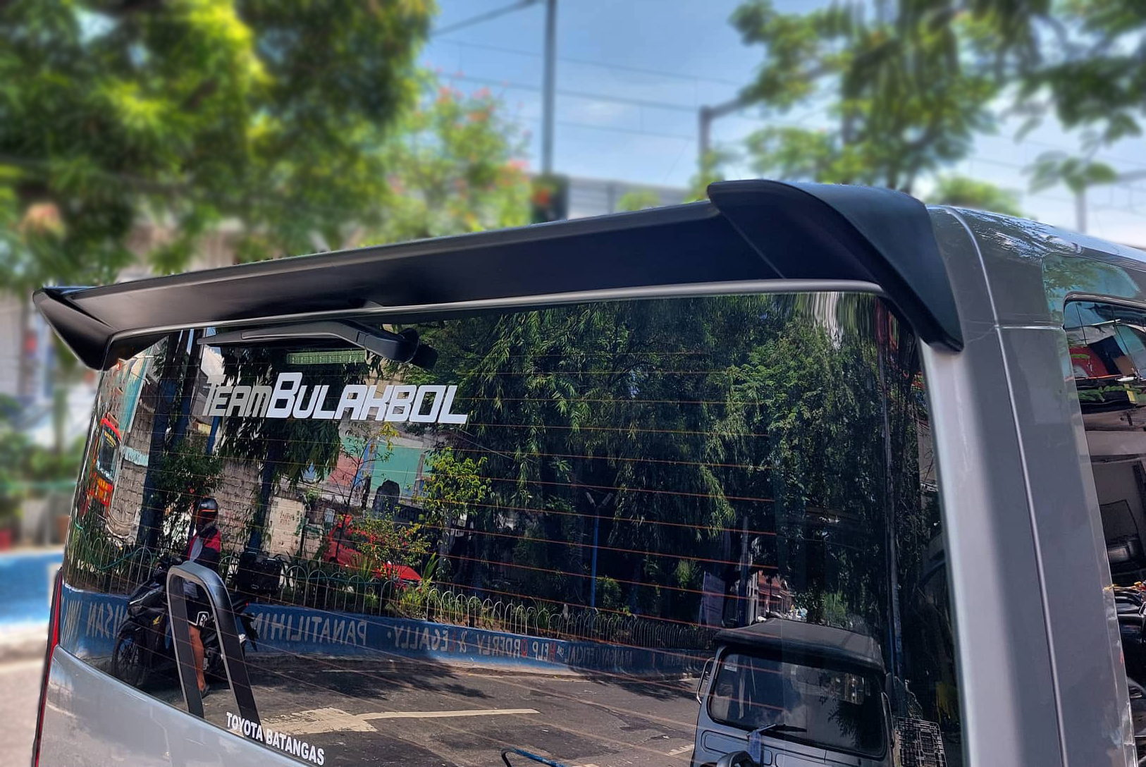 Toyota Hiace Commuter Deluxe Matte Black Rear Spoiler | Lazada PH