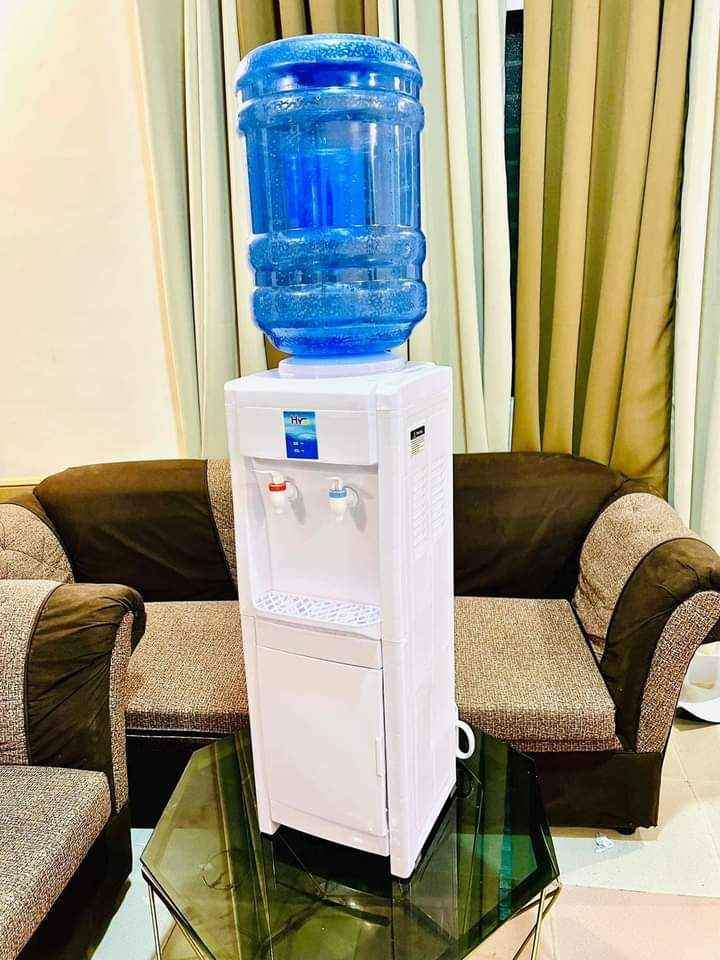 Water dispenser mainit at malamig na tubig awtomatikong pump stand uri ...