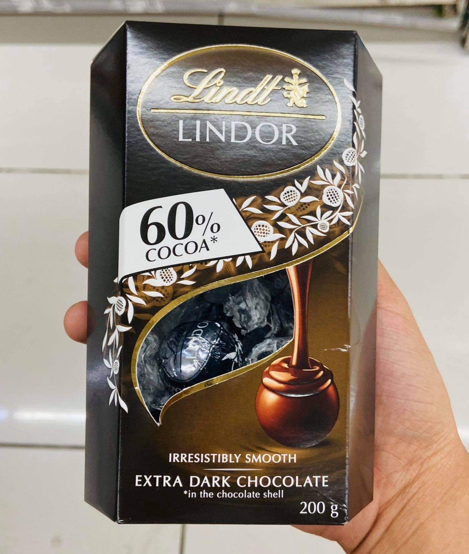 Lindt Lindor Extra Dark Chocolate in the Chocolate Shell 200g ️ | Lazada PH