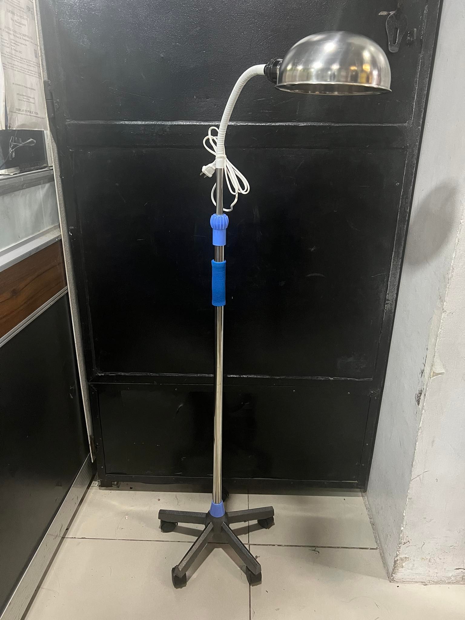 MEDICAL DROPLIGHT WITH 5 WHEELS (GOOSENECK LAMP) | Lazada PH