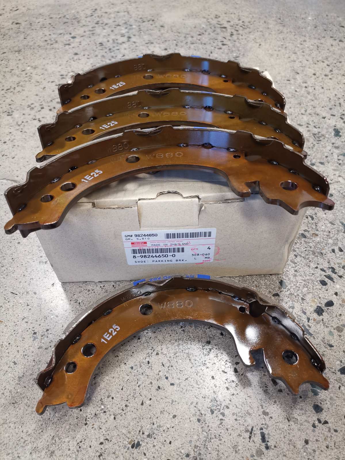 Isuzu Parking Brake Shoe Set for Chevrolet Trailblazer 2013-2014 PN ...