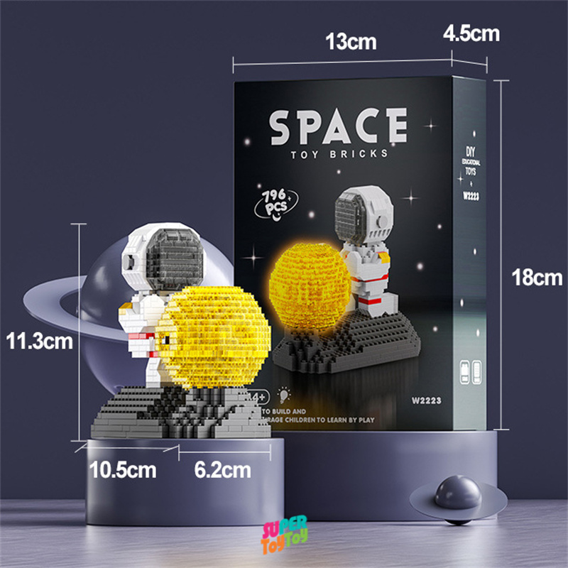 Building Blocks Toys New Style Luminous Cute Cartoon Astronaut Toys ...