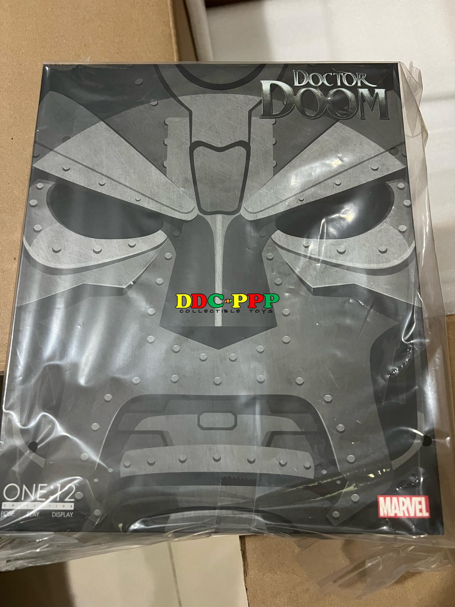 MEZCO DOCTOR DOOM - MARVEL One 12 Collective Action Figure MEZCO ...
