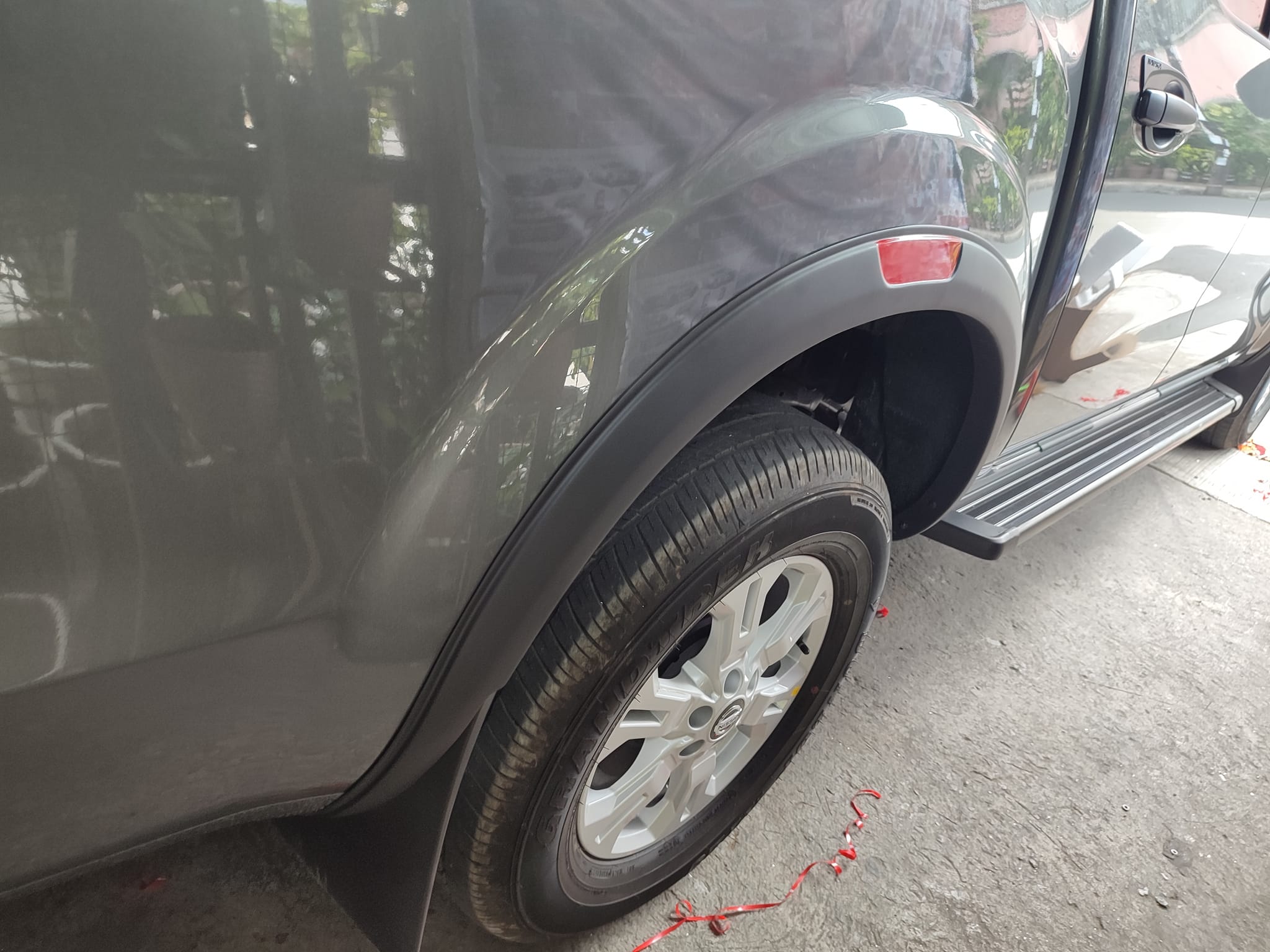 Nissan Navara NP300 VE Fender flare with reflector red | Lazada PH