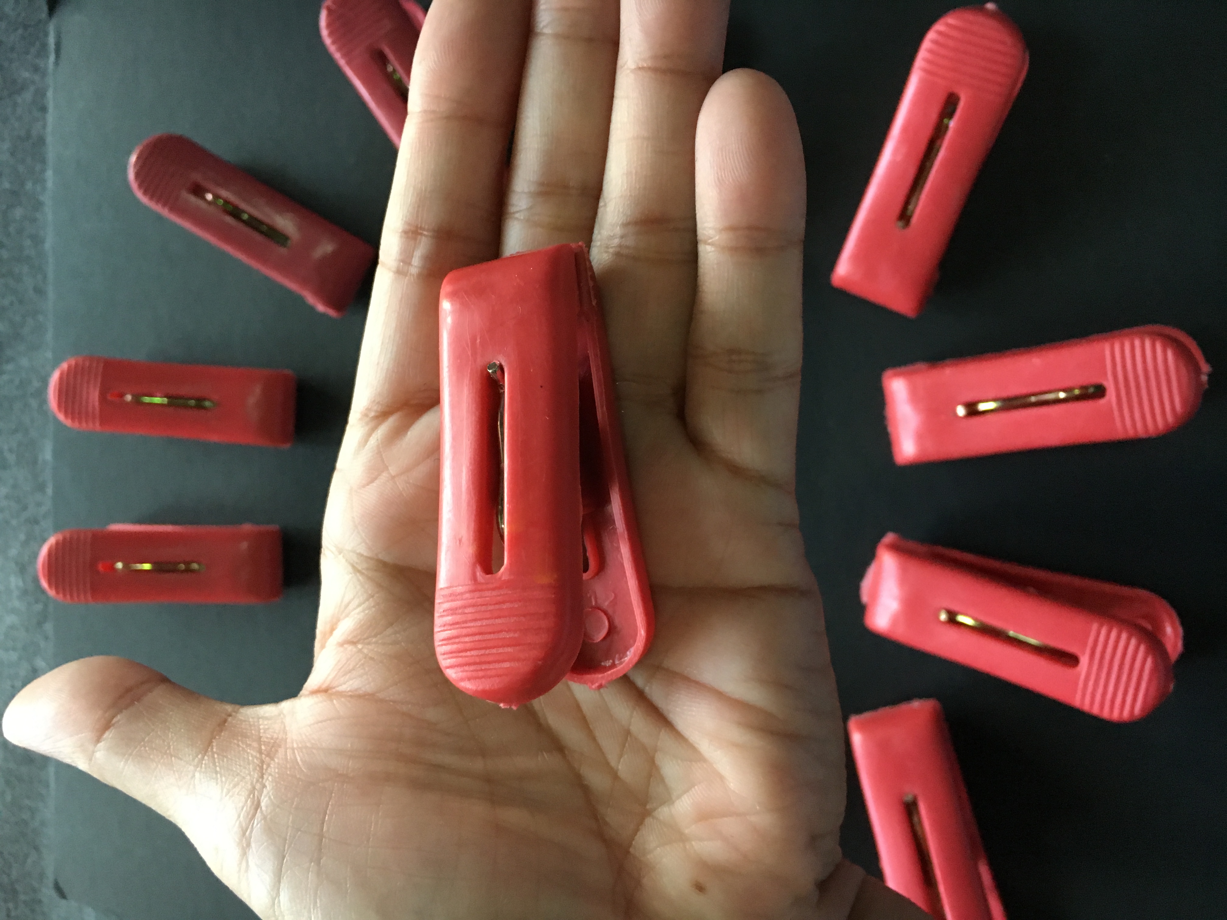 1 Dozen Makapal na Sipit / Thick Clothes Pins for Laundry needs Good ...