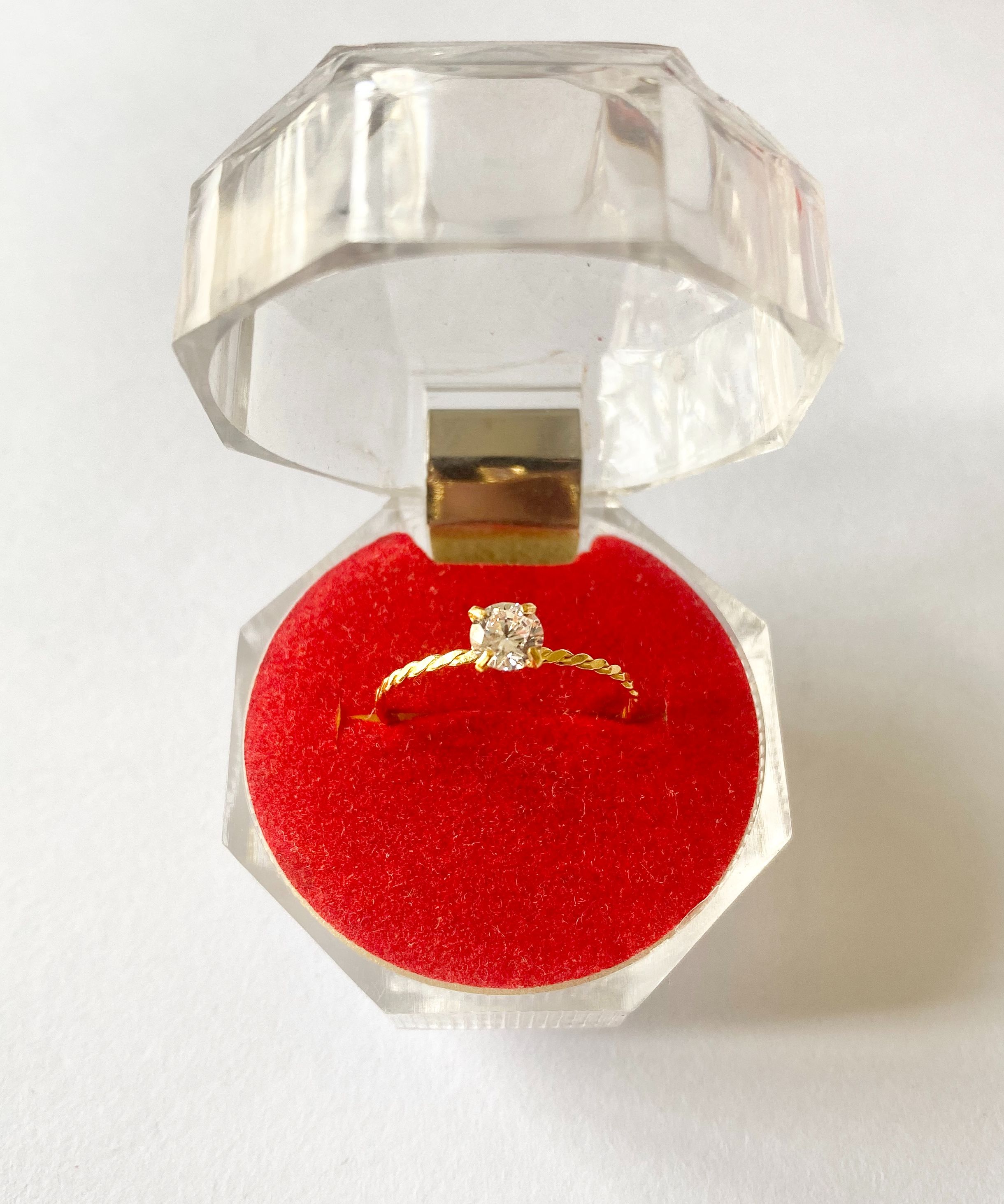 Pawnable 18K Gold Russian Diamond Twisted Ring | Lazada PH