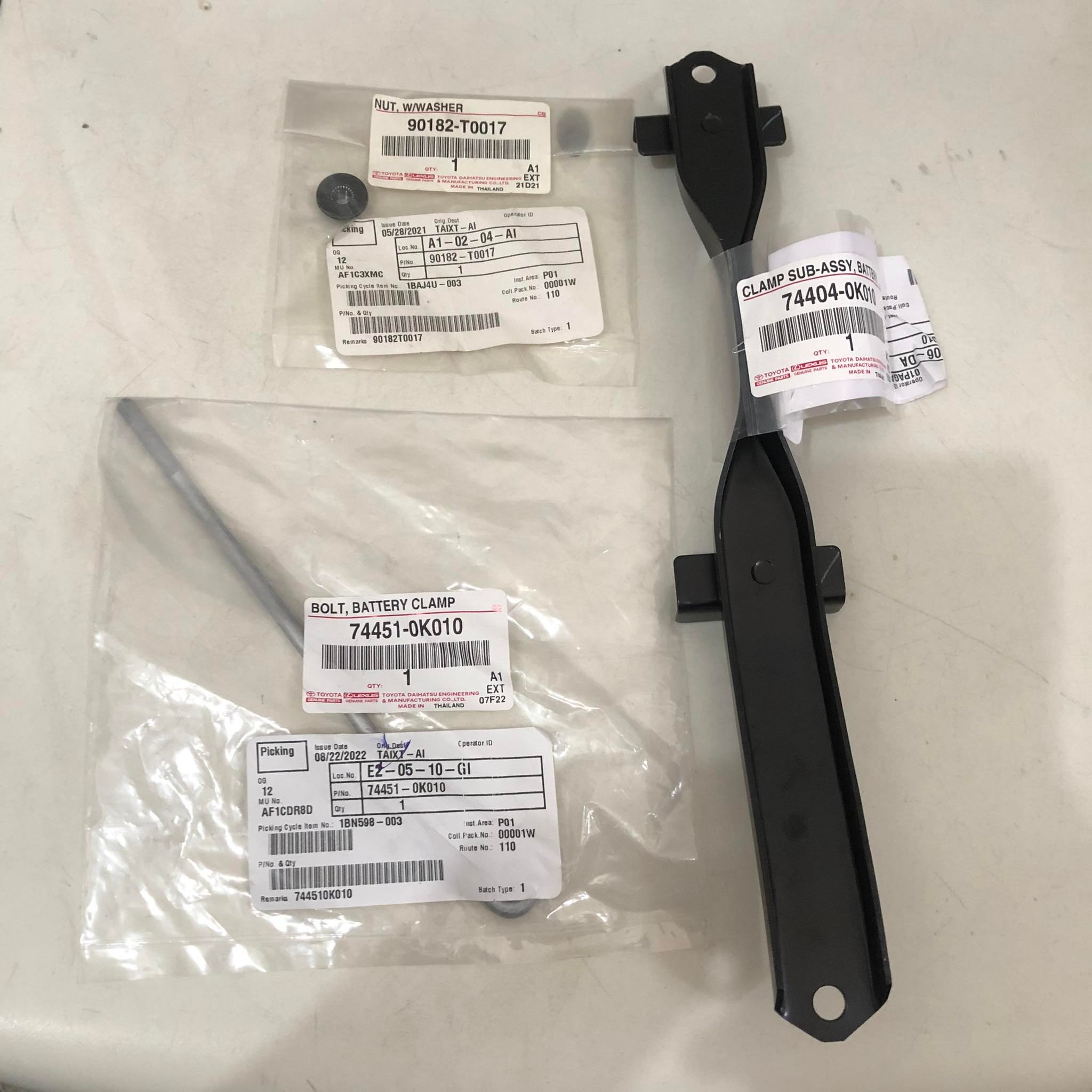 ORIGINAL TOYOTA BATTERY CLAMP KIT FOR TOYOTA 2005-2015 TOYOTA HILUX ...
